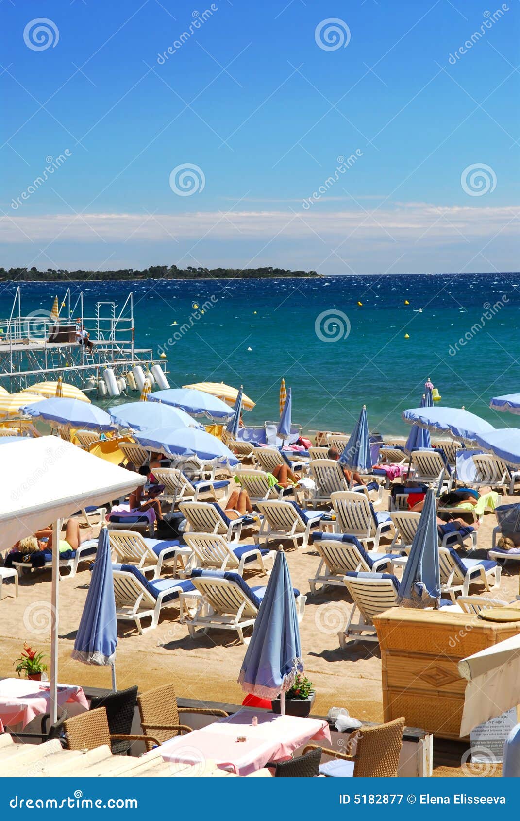 Strand in Cannes, Frankrijk Stock Afbeelding - Image of duur, toevlucht ...