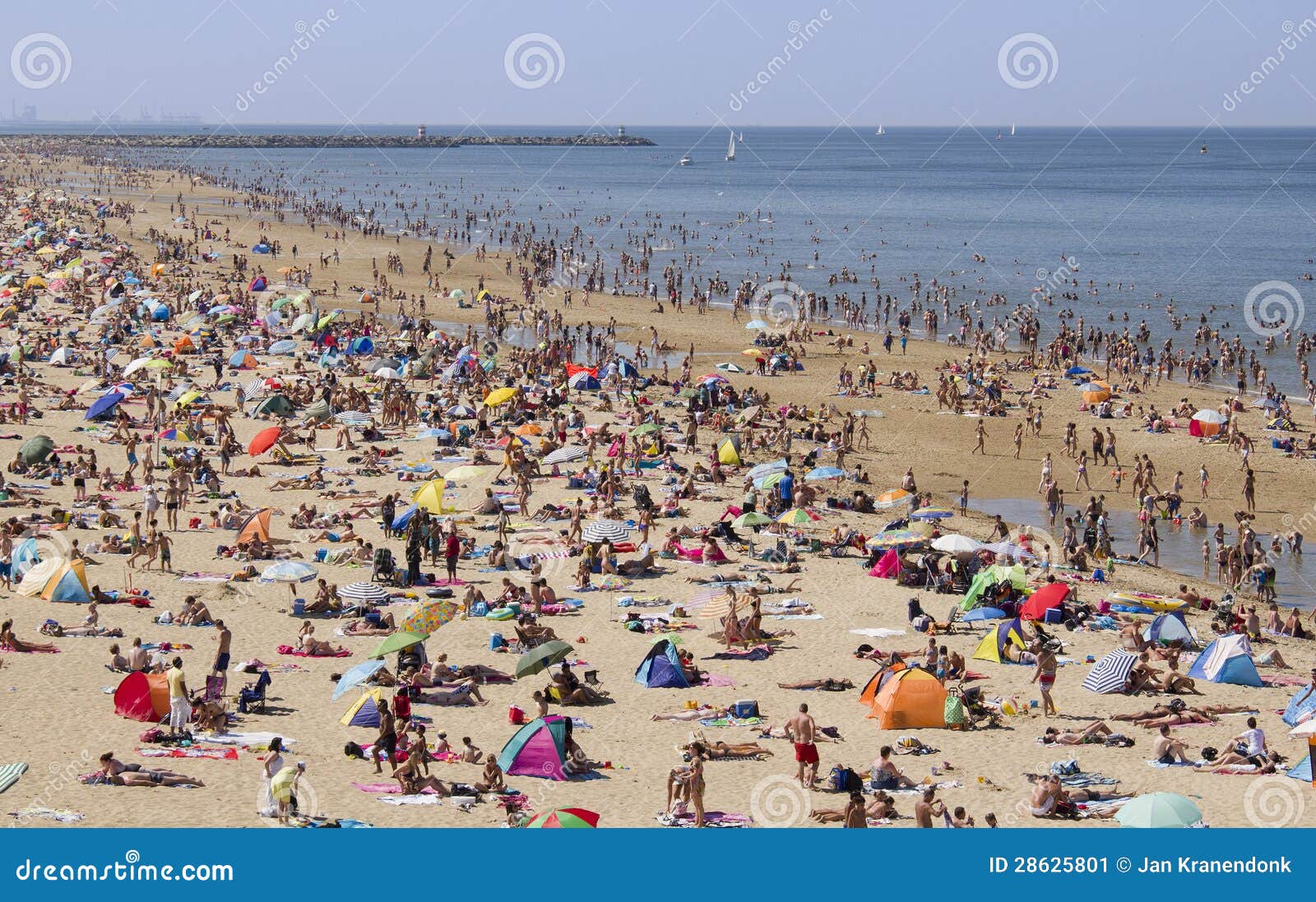 Strand in Holland redaktionelles foto. Bild von küste - 28625801