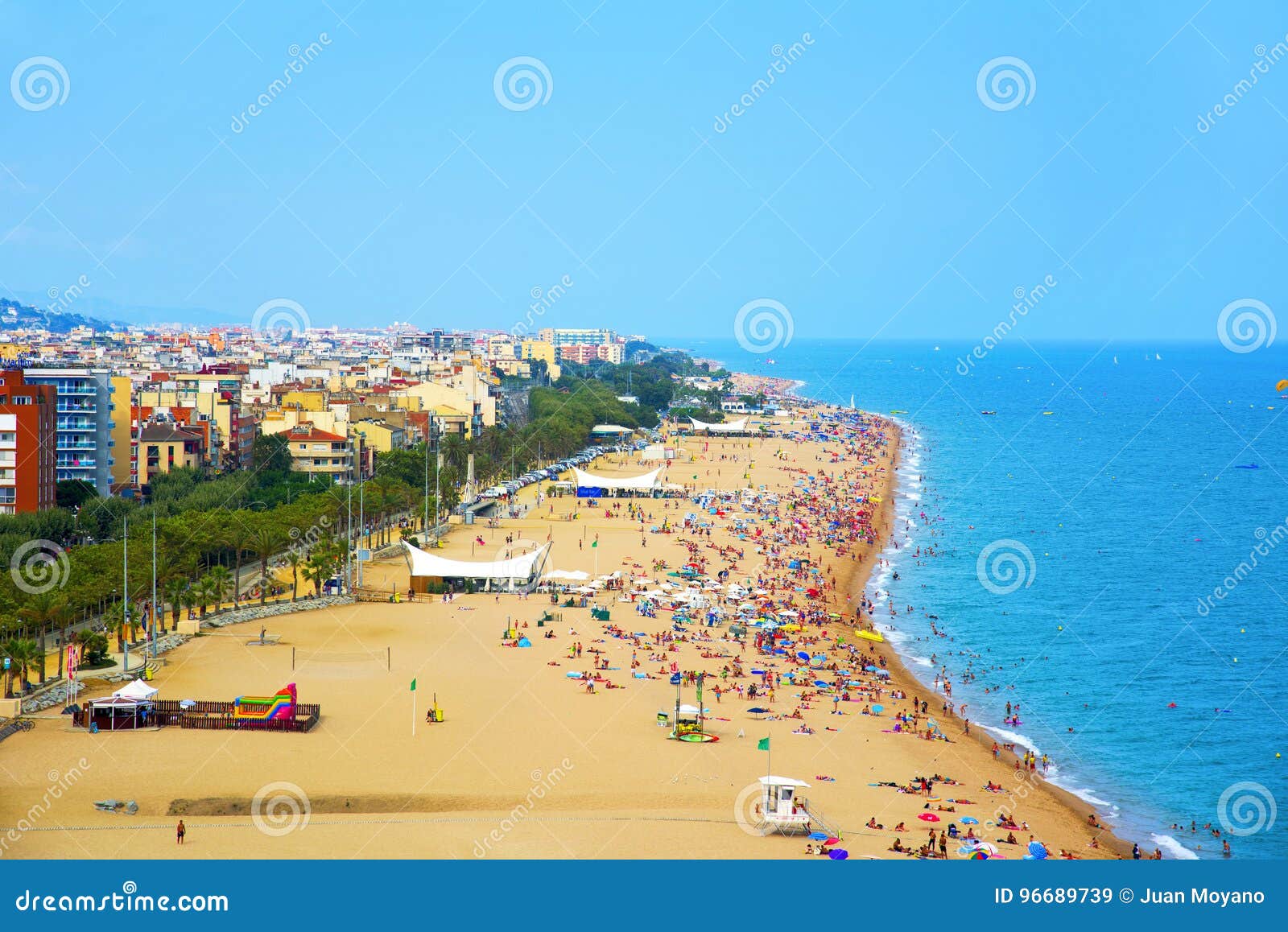 Strand Platja Gran in Calella, Spanien Redaktionelles Stockbild - Bild ...