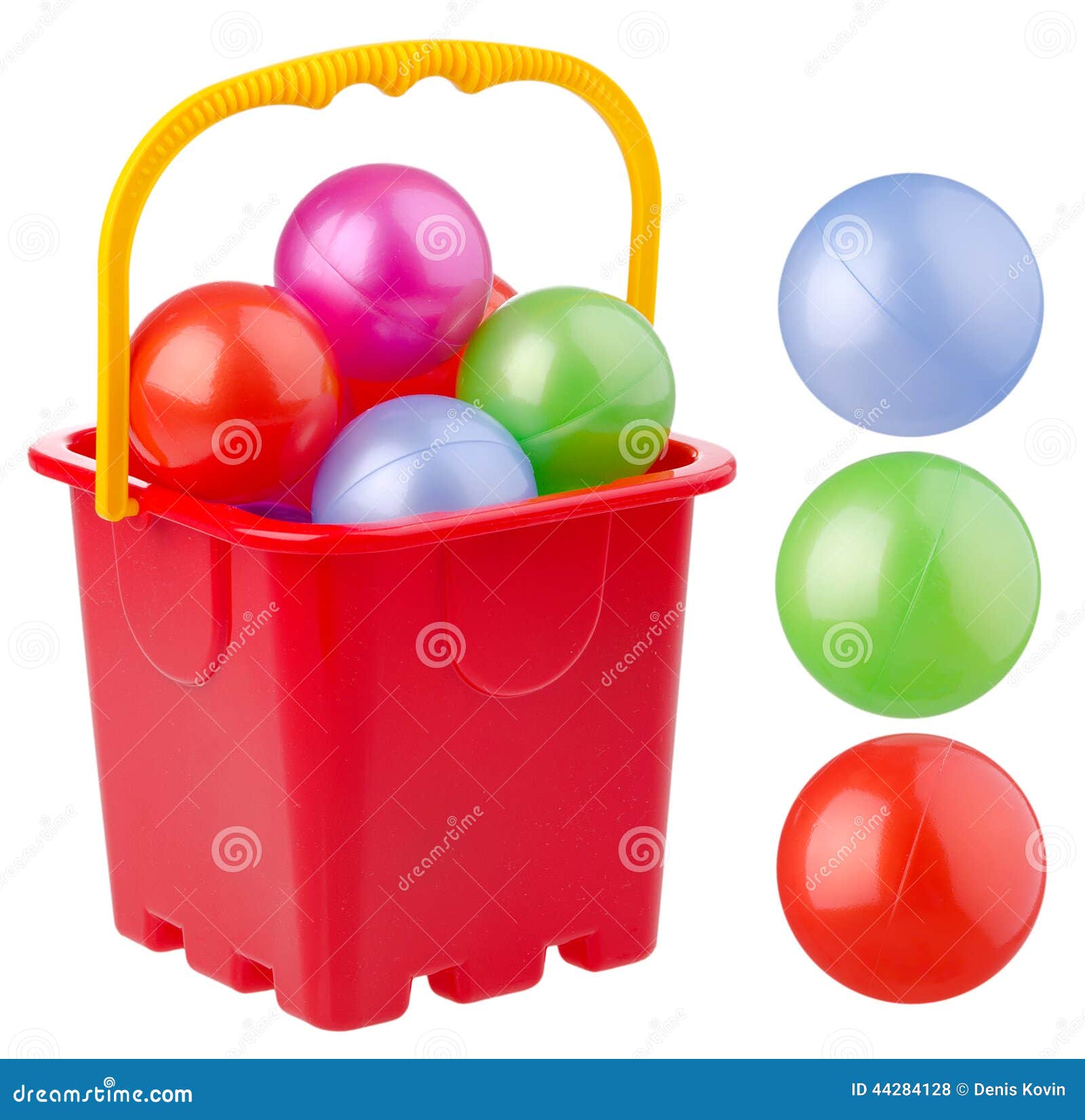 Strand Rode Emmer Met Gekleurde Ballen Stock Foto - Image of zand, rood ...