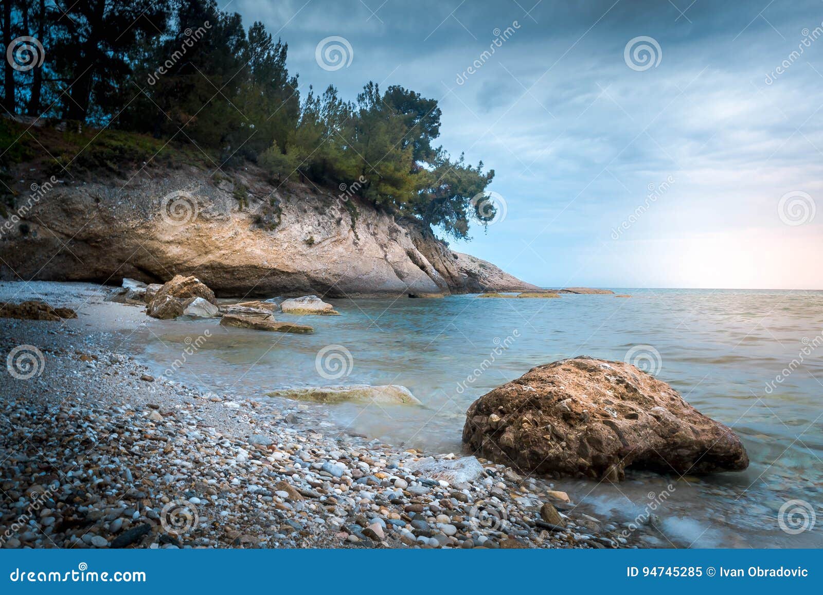 Strand in Thassos-Insel Mit Felsen Stockbild - Bild von felsen, sommer ...