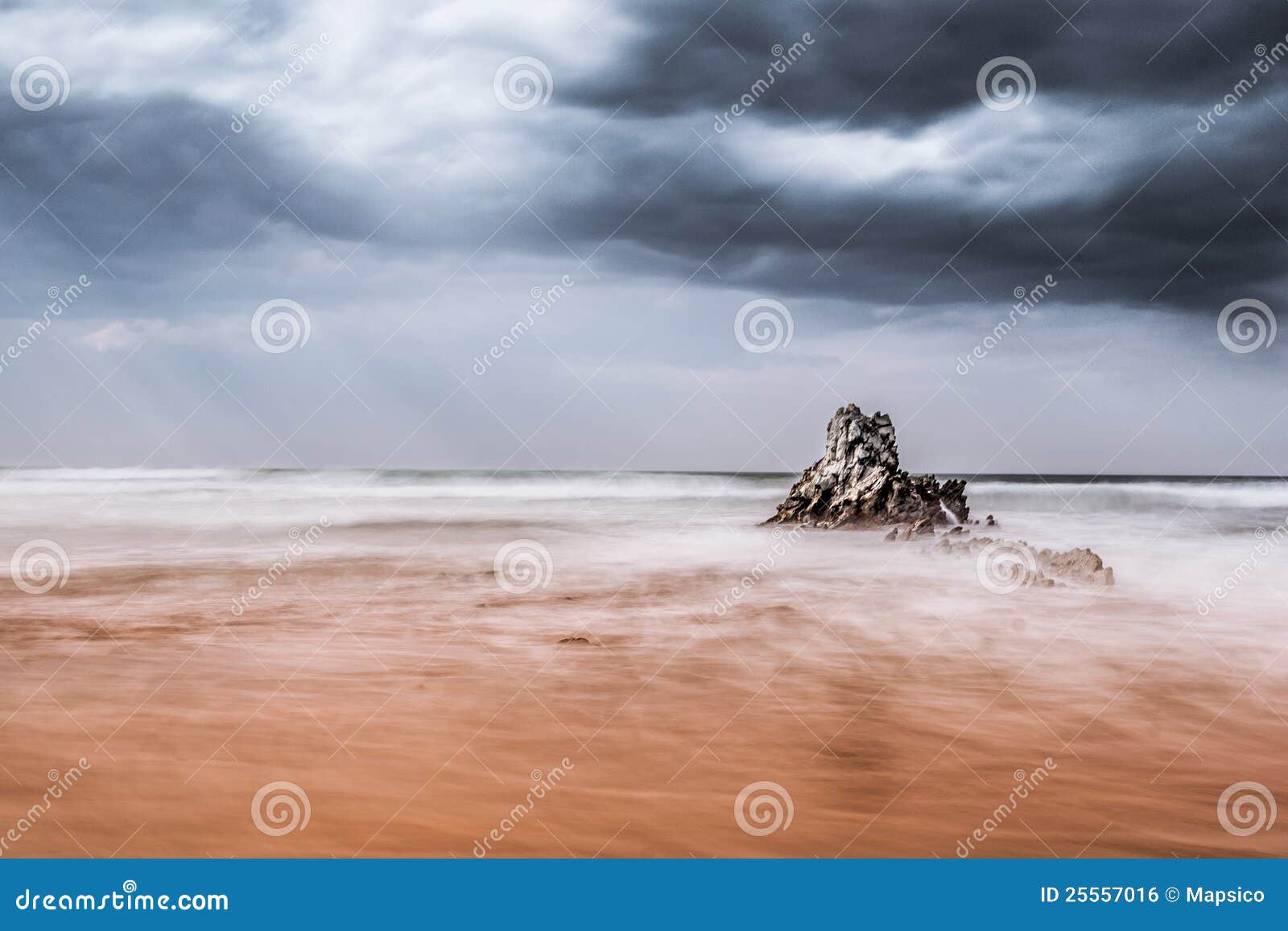 Strand tussen koud en warm stock foto. Image of strand - 25557016