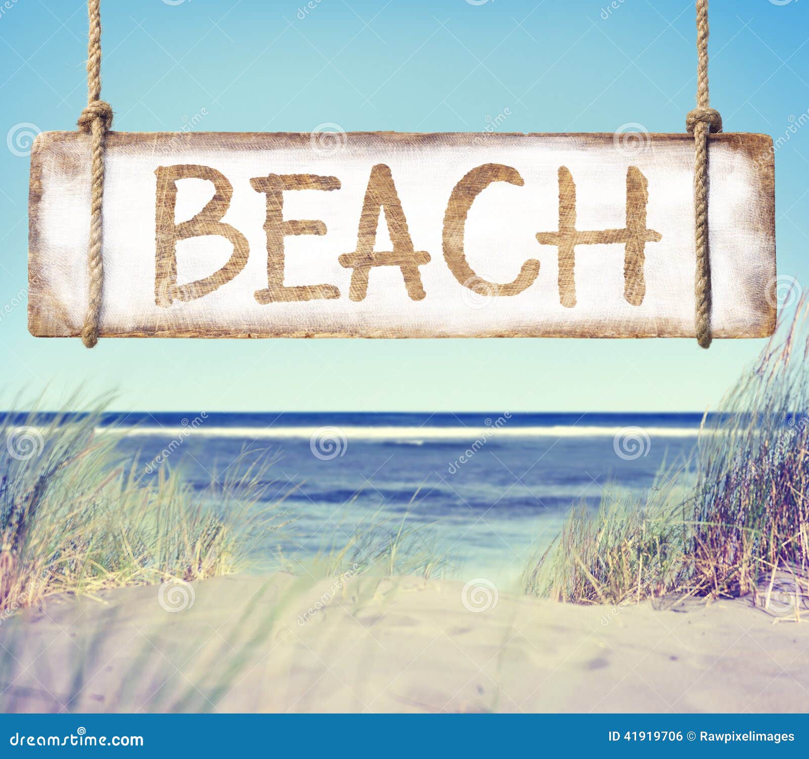 Strand-und Planken-Zeichen Mit Text-Strand Stockfoto - Bild von nave ...