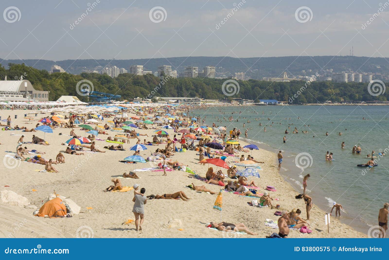 Strand in Varna, Bulgarien redaktionelles bild. Bild von entspannung ...