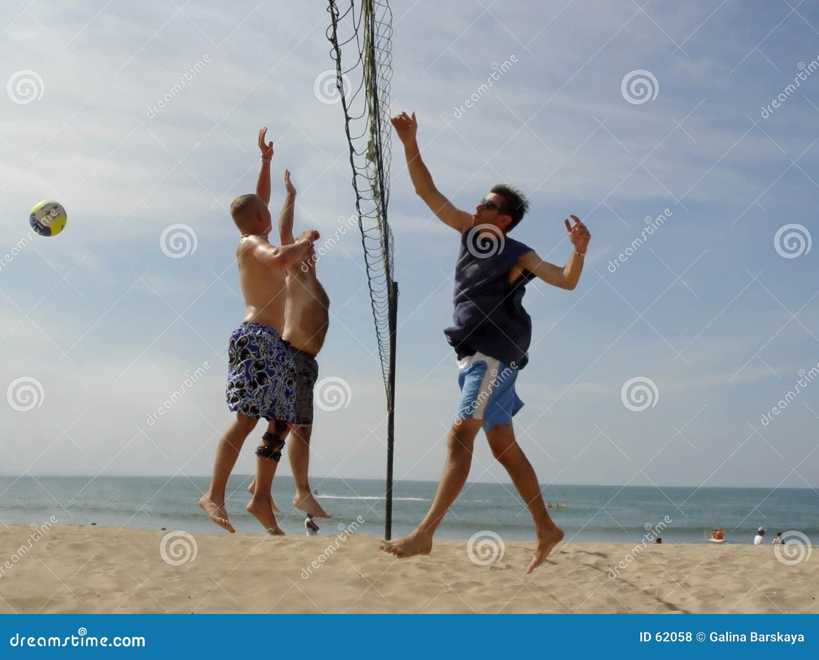 Strand-Volleyball stockfoto. Bild von männer, freund, kerle - 62058