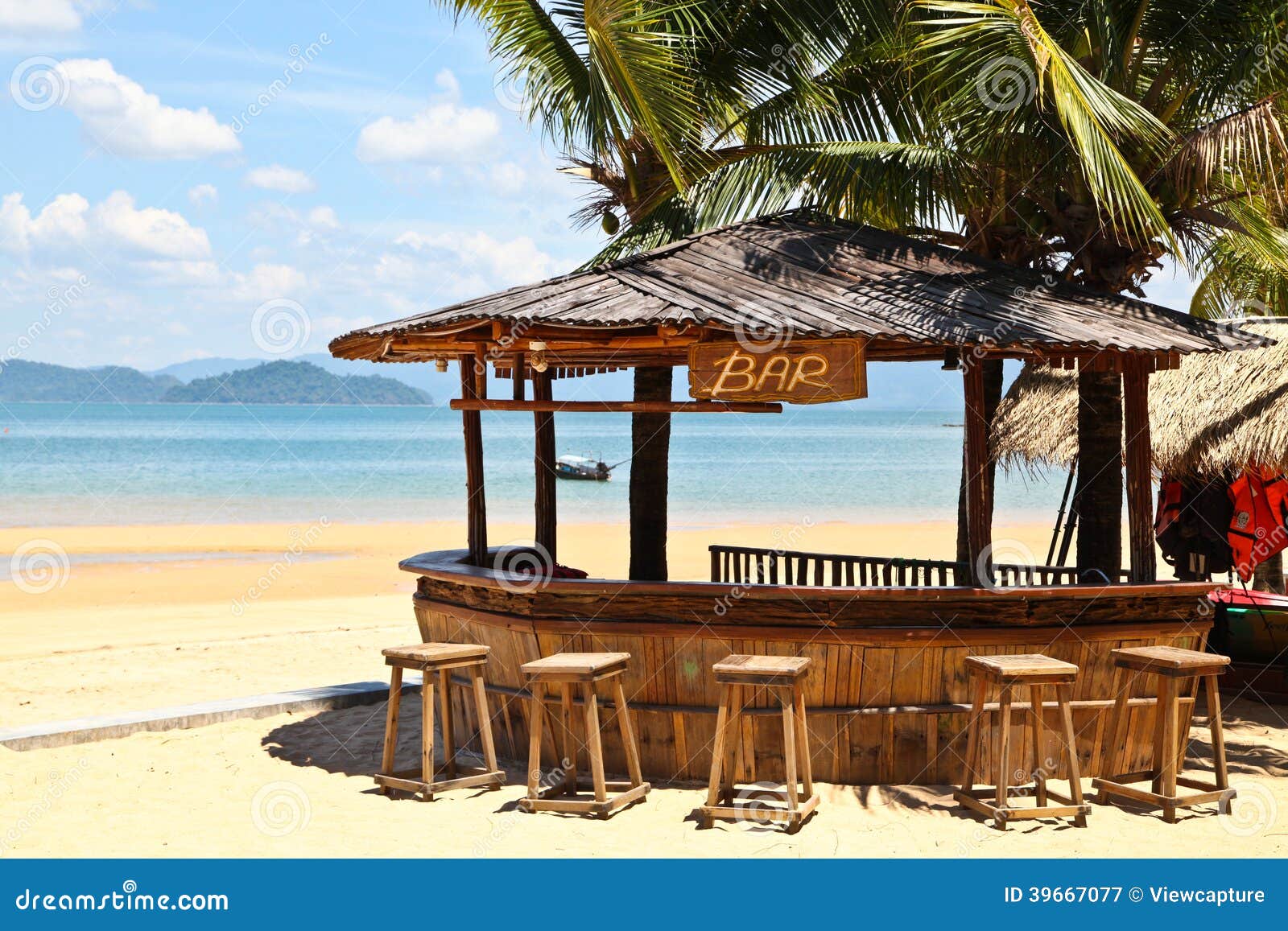 Strandbar stockbild. Bild von bunt, feiertag, himmel - 39667077