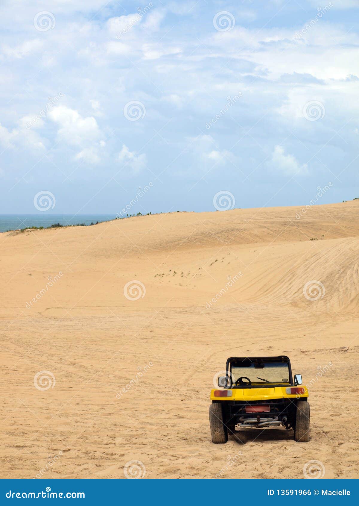 Strandbuggy in Den Sanddünen Stockfoto - Bild von düne, ozean: 13591966