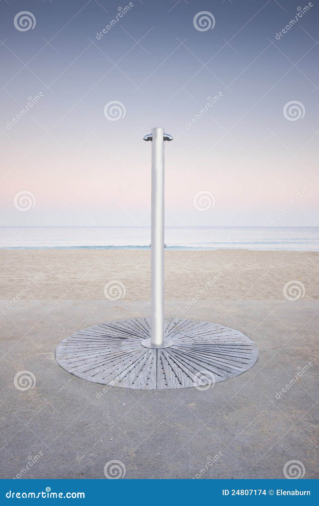 Stranddusche stockfoto. Bild von provinz, farben, dusche - 24807174