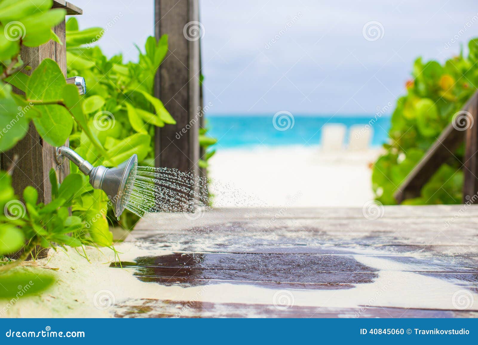 Stranddusche Im Freien Mit Wasser Stockfoto - Bild von hotel, strand ...