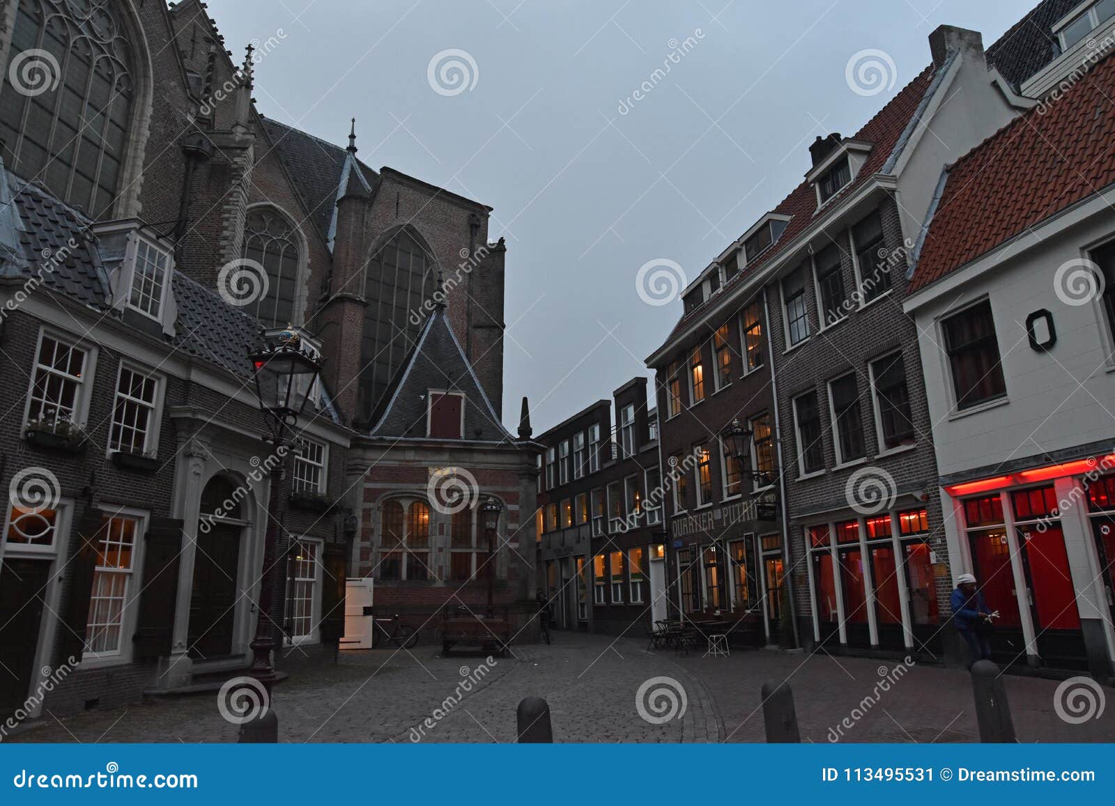 Straten Van Oud Amsterdam Gang in Amsterdam Redactionele Foto - Image ...