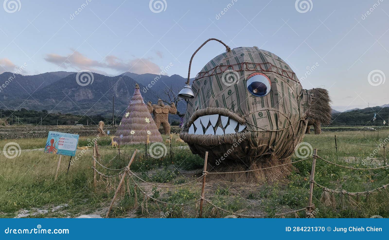 Straw Fish Statue in the Park Editorial Image - Image of straw, tourism ...