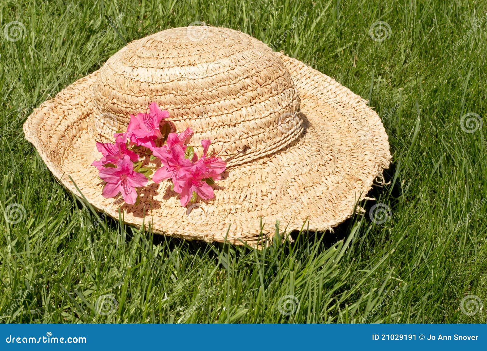 Straw Hat, Grass & Flowers Stock Image - Image of green, azalea: 21029191