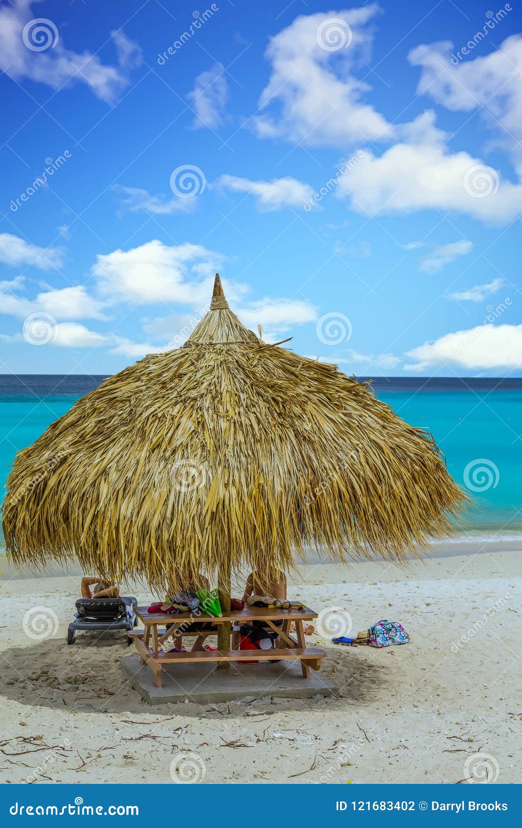 Straw Hut in Paradise editorial photography. Image of idyllic - 121683402