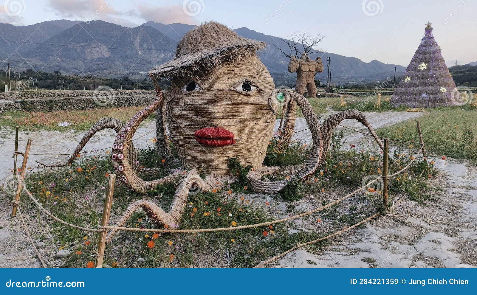 Straw Statue Of Dragon In Anthropology Museum Of Guangxi, Adobe Rgb ...