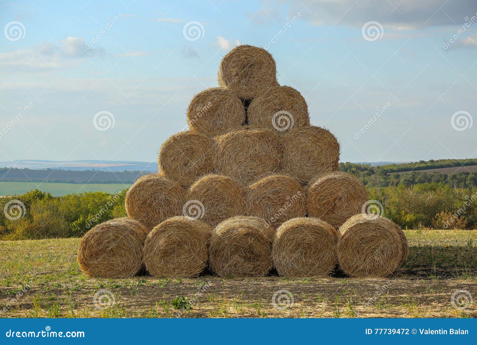 Straw Pyramid Stock Photo | CartoonDealer.com #1035660