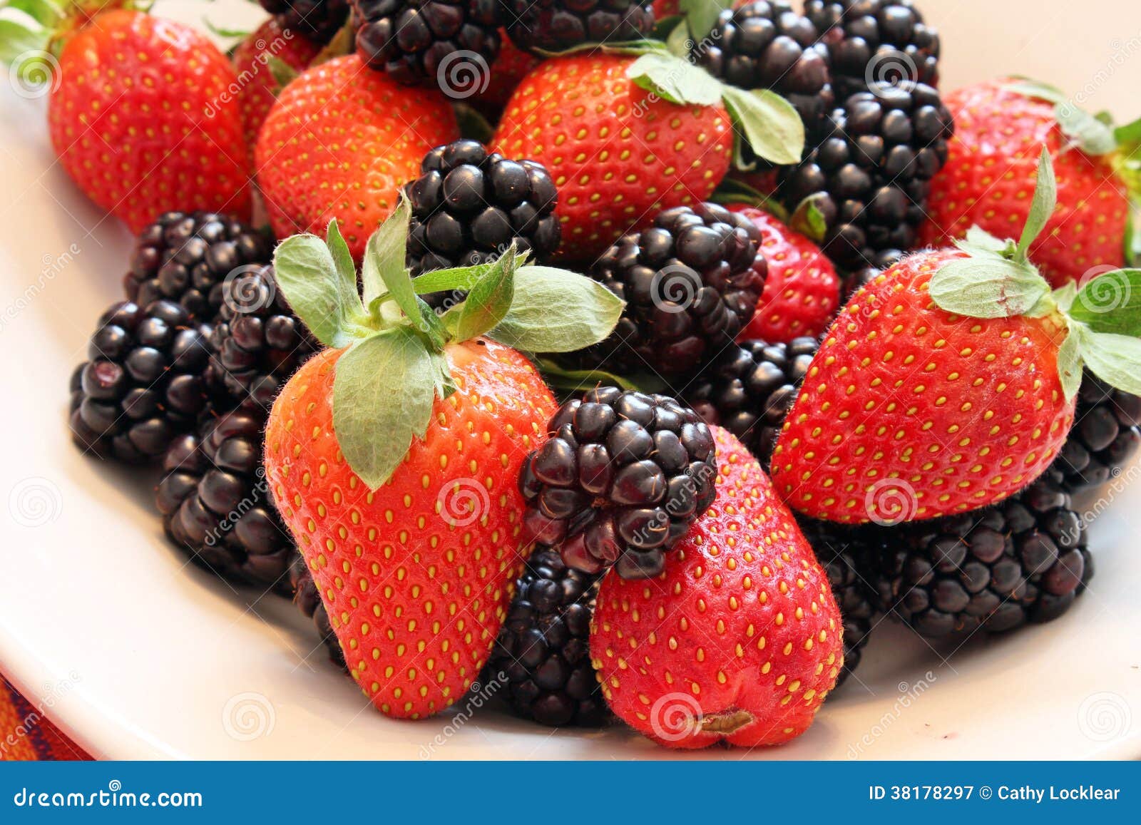Strawberries and Blackberries Stock Image - Image of food, sweet: 38178297
