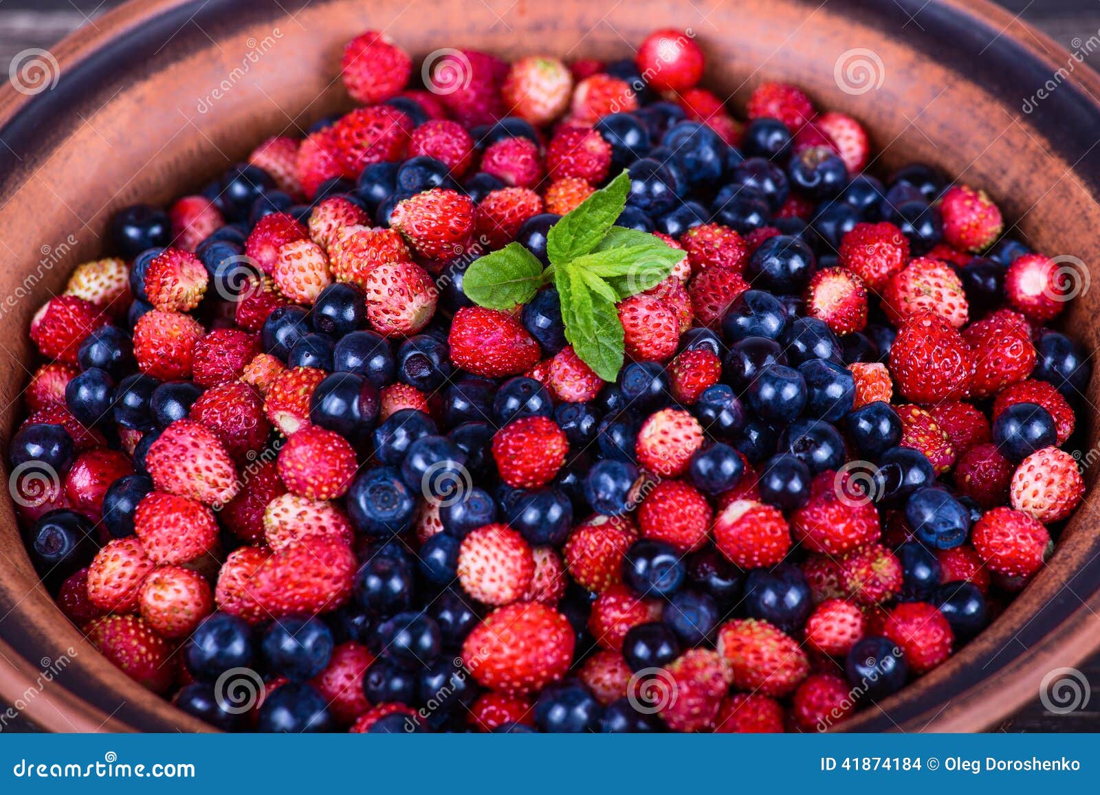 Strawberries and Blueberries, Wild Berry Stock Photo - Image of healthy ...