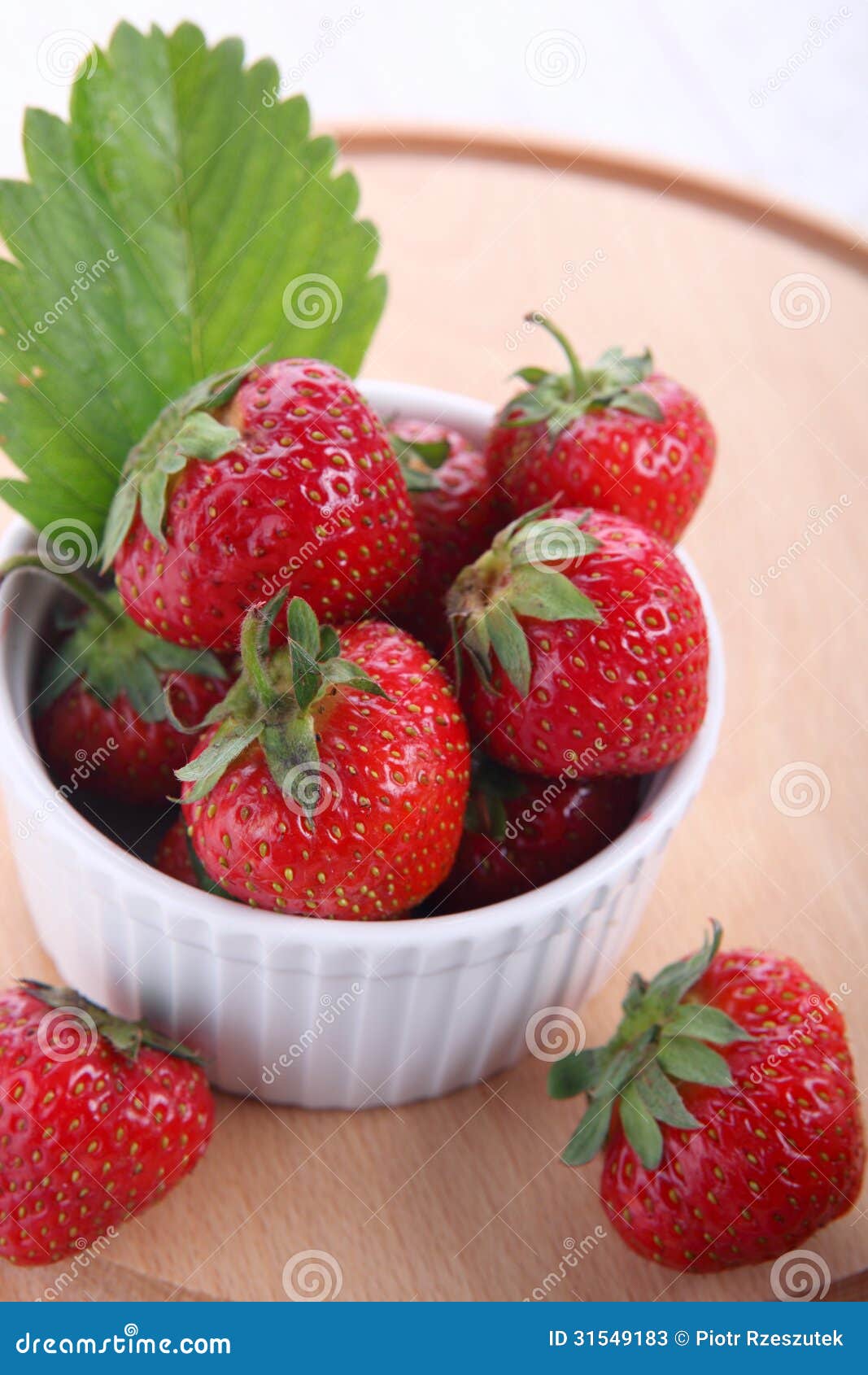 Strawberries in bowl stock image. Image of recipe, ripe - 31549183