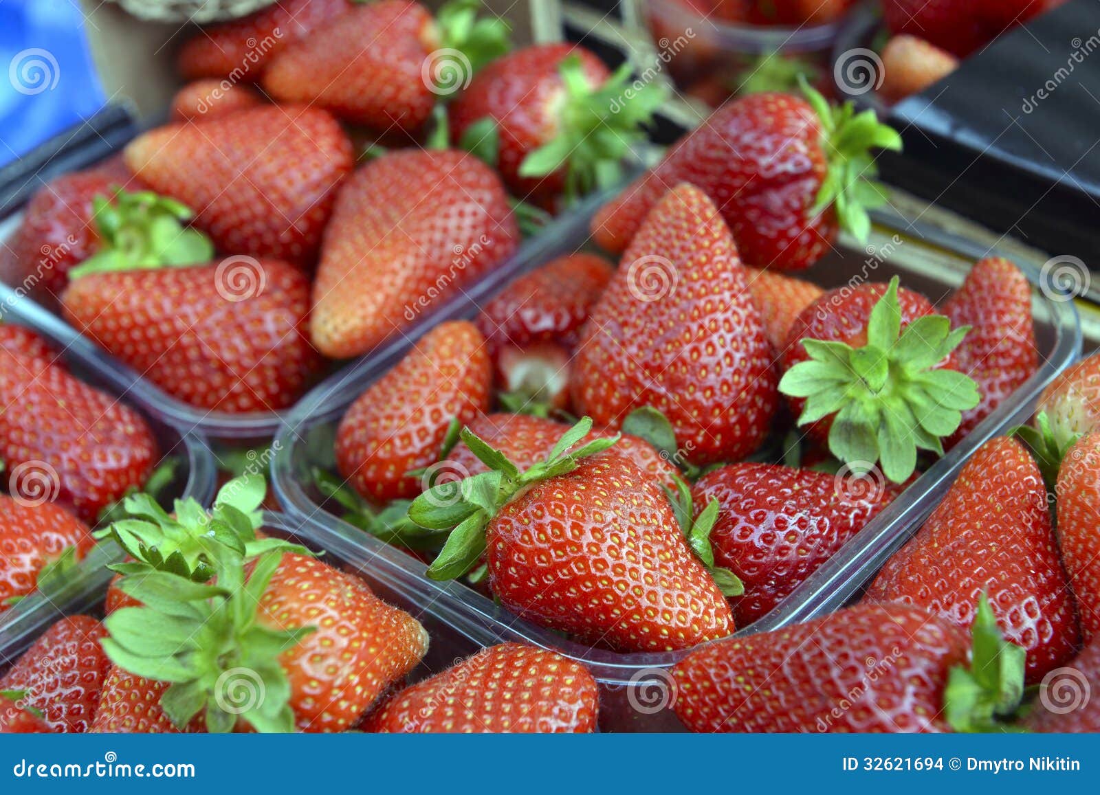 Strawberries in a box stock photo. Image of cultivation - 32621694