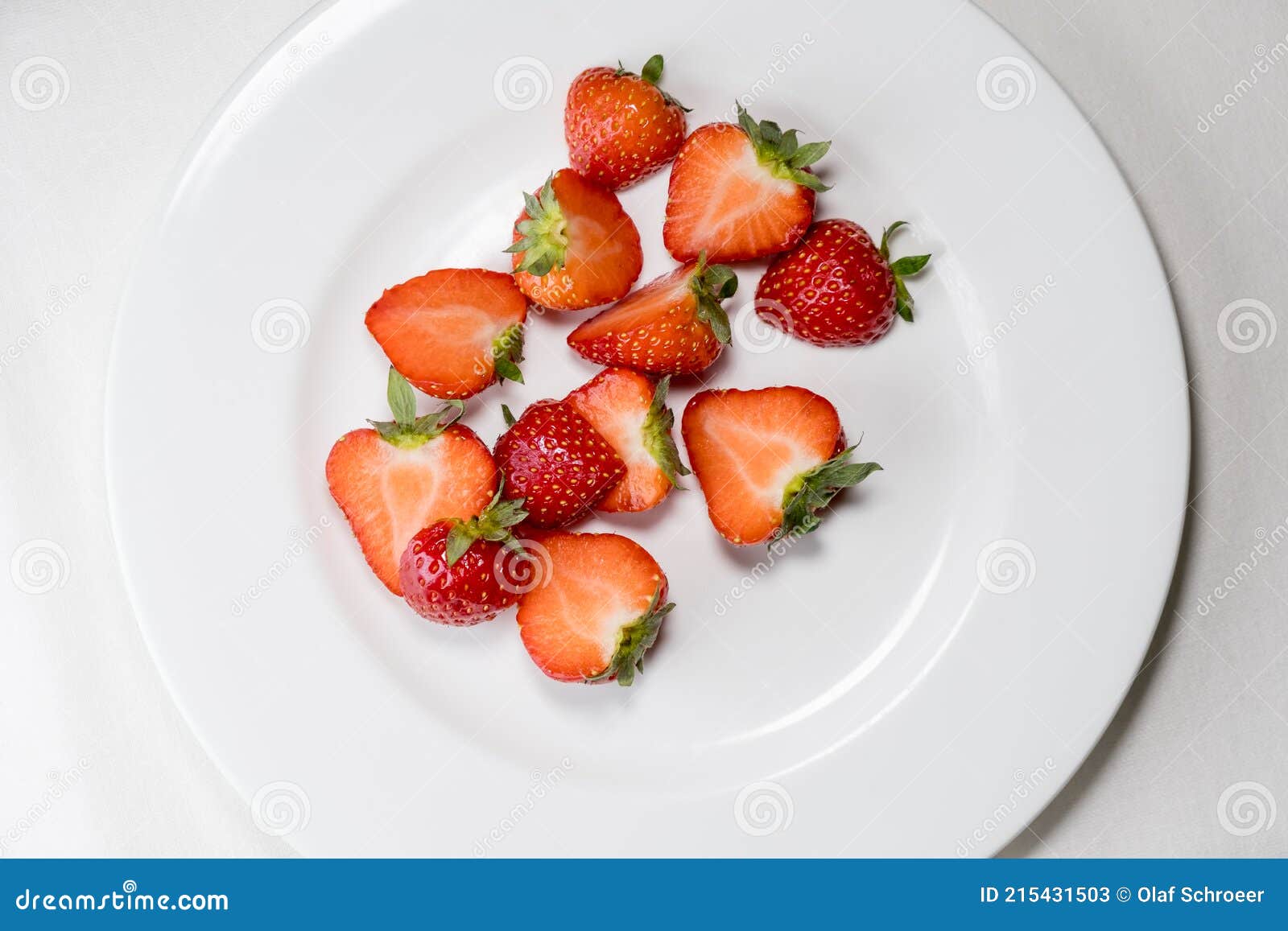 Strawberries on a White Plate Stock Image - Image of drink, leaf: 215431503
