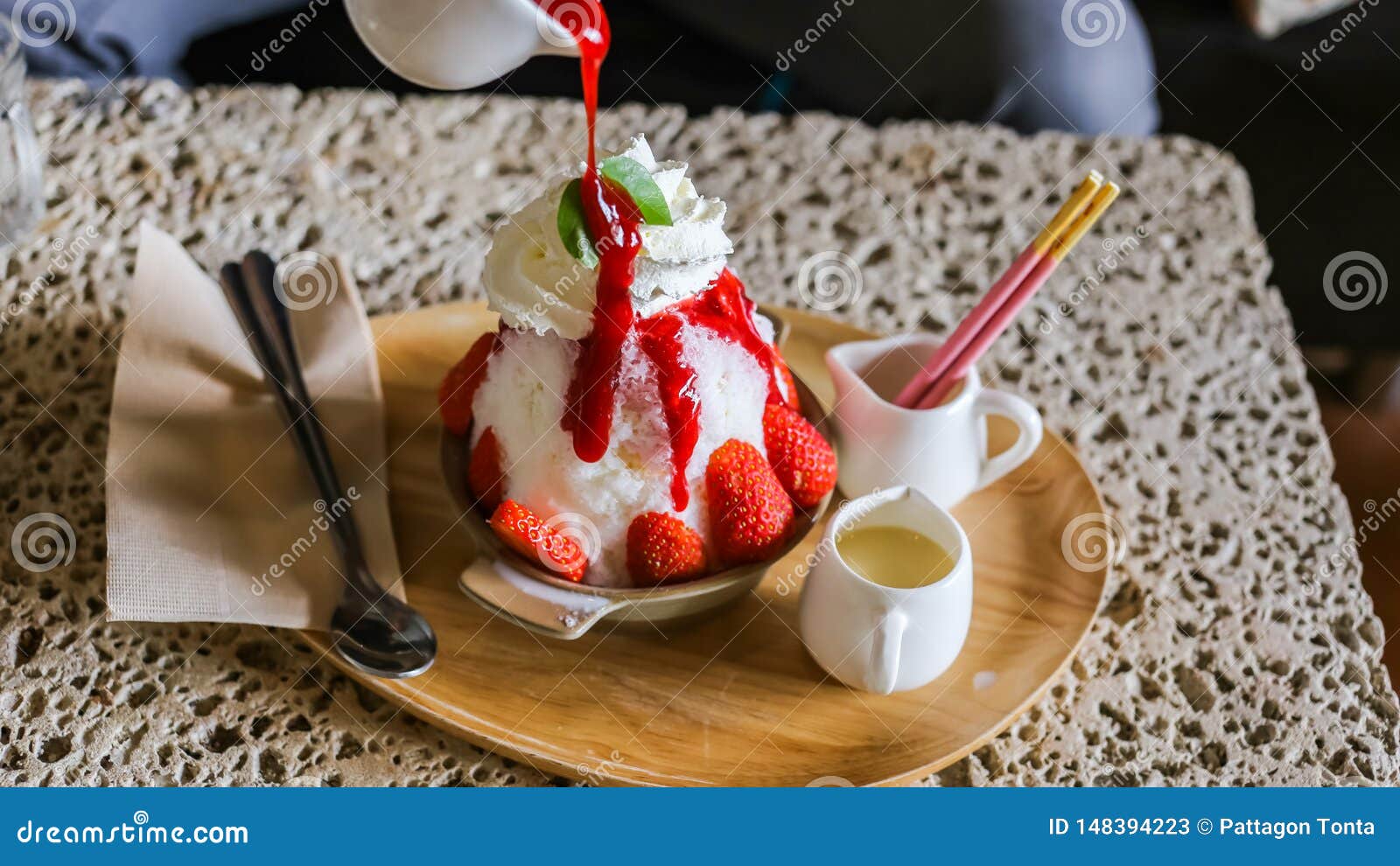 Strawberry bing su stock image. Image of closeup, meal - 148394223
