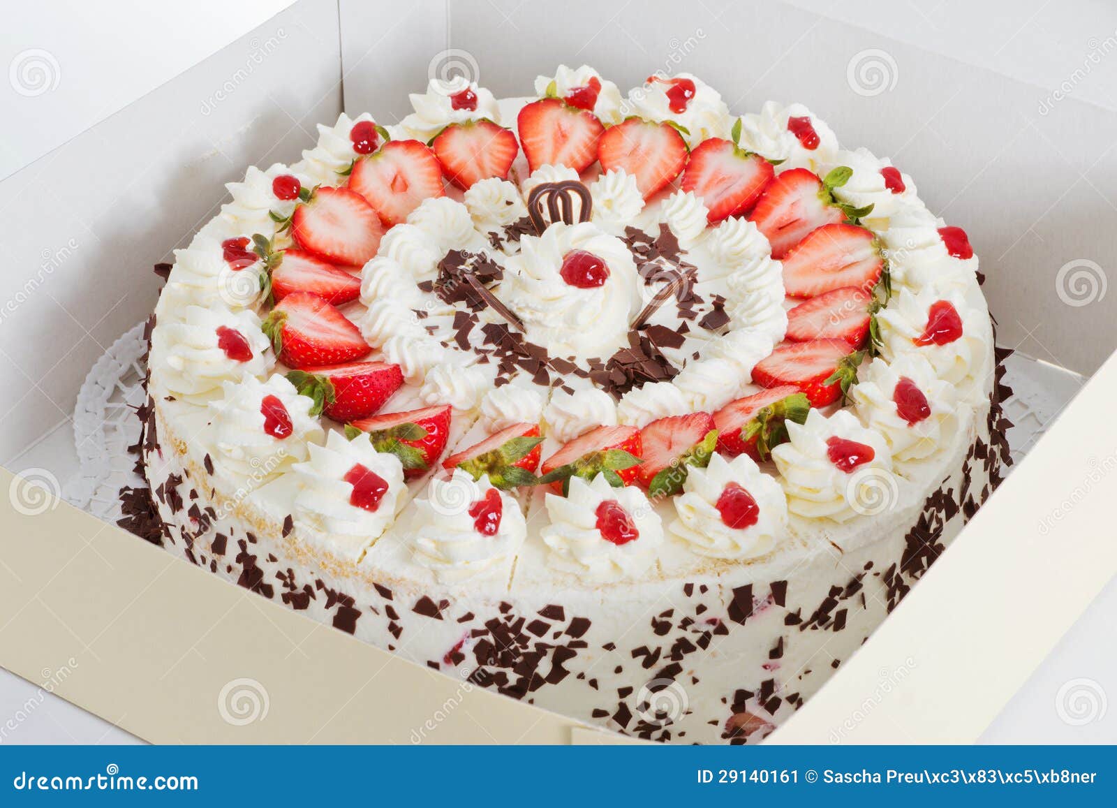 Strawberry cake in a box stock image. Image of white - 29140161