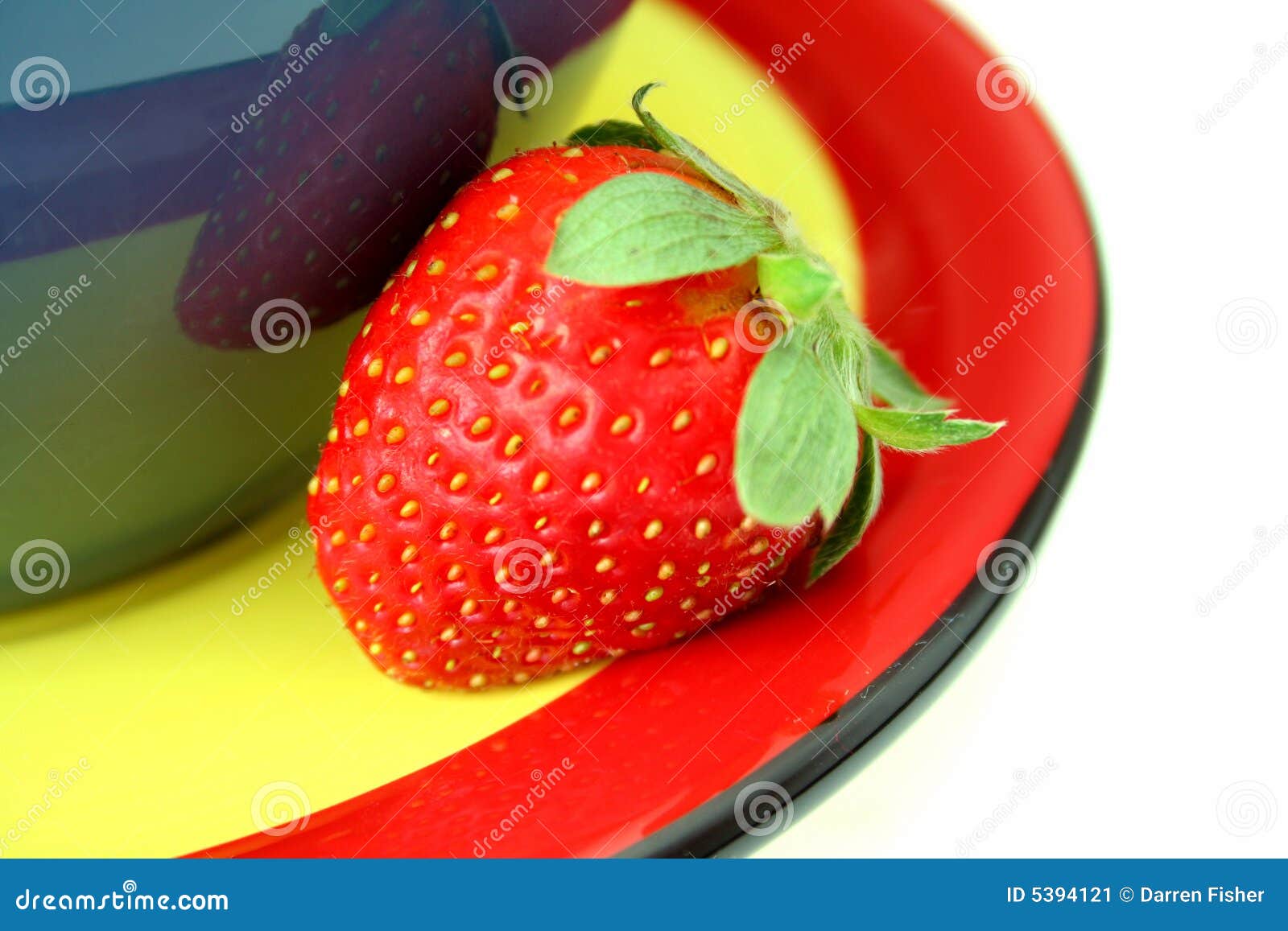 Strawberry on Colorful Plate Stock Image - Image of colorful, reflected ...