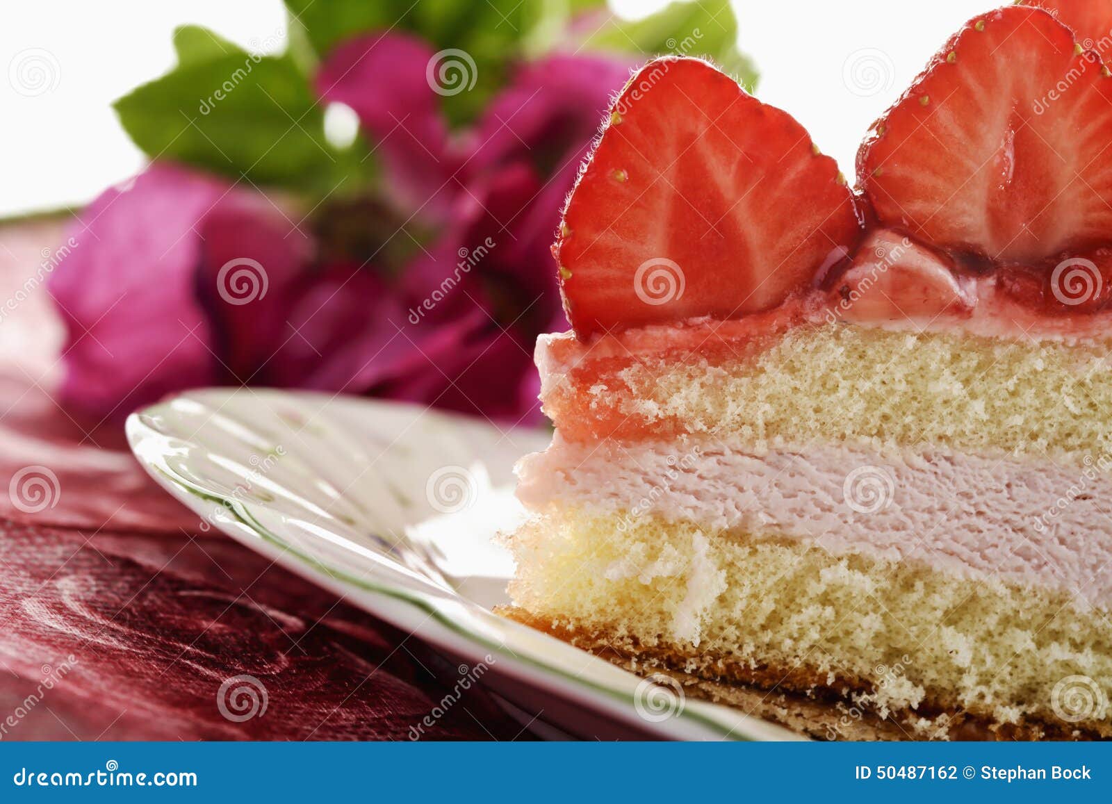 Strawberry Cream Cake, Cross Section Stock Photo - Image of cakes ...