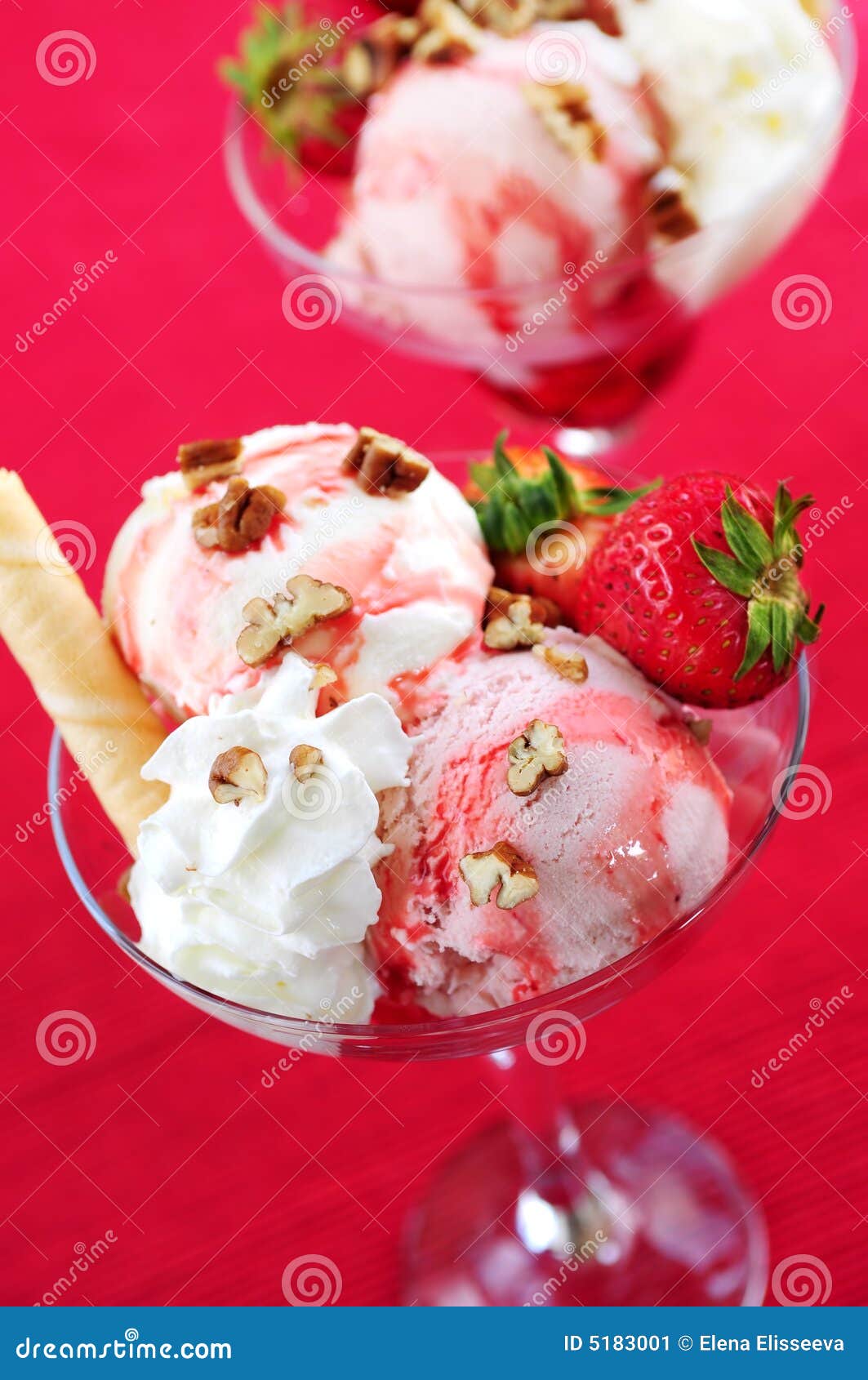 Strawberry Ice Cream Sundae Stock Image - Image of cold, chopped: 5183001