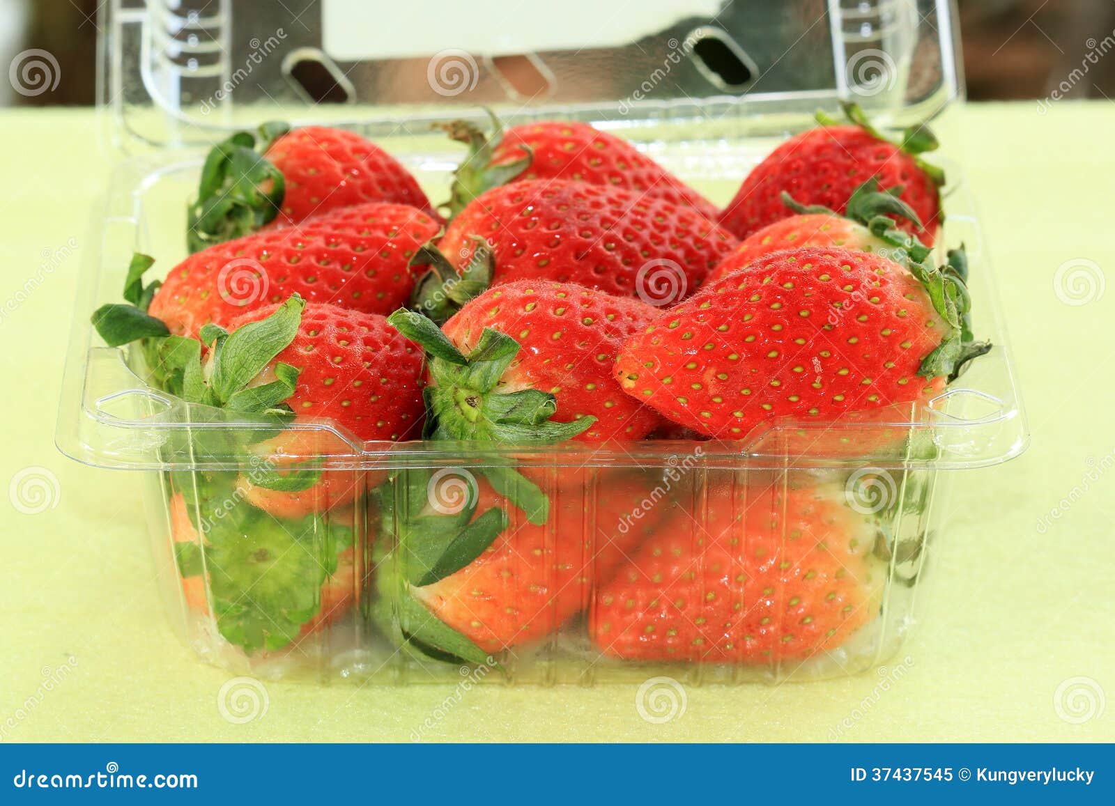 Strawberry in plastic box stock image. Image of packaged - 37437545
