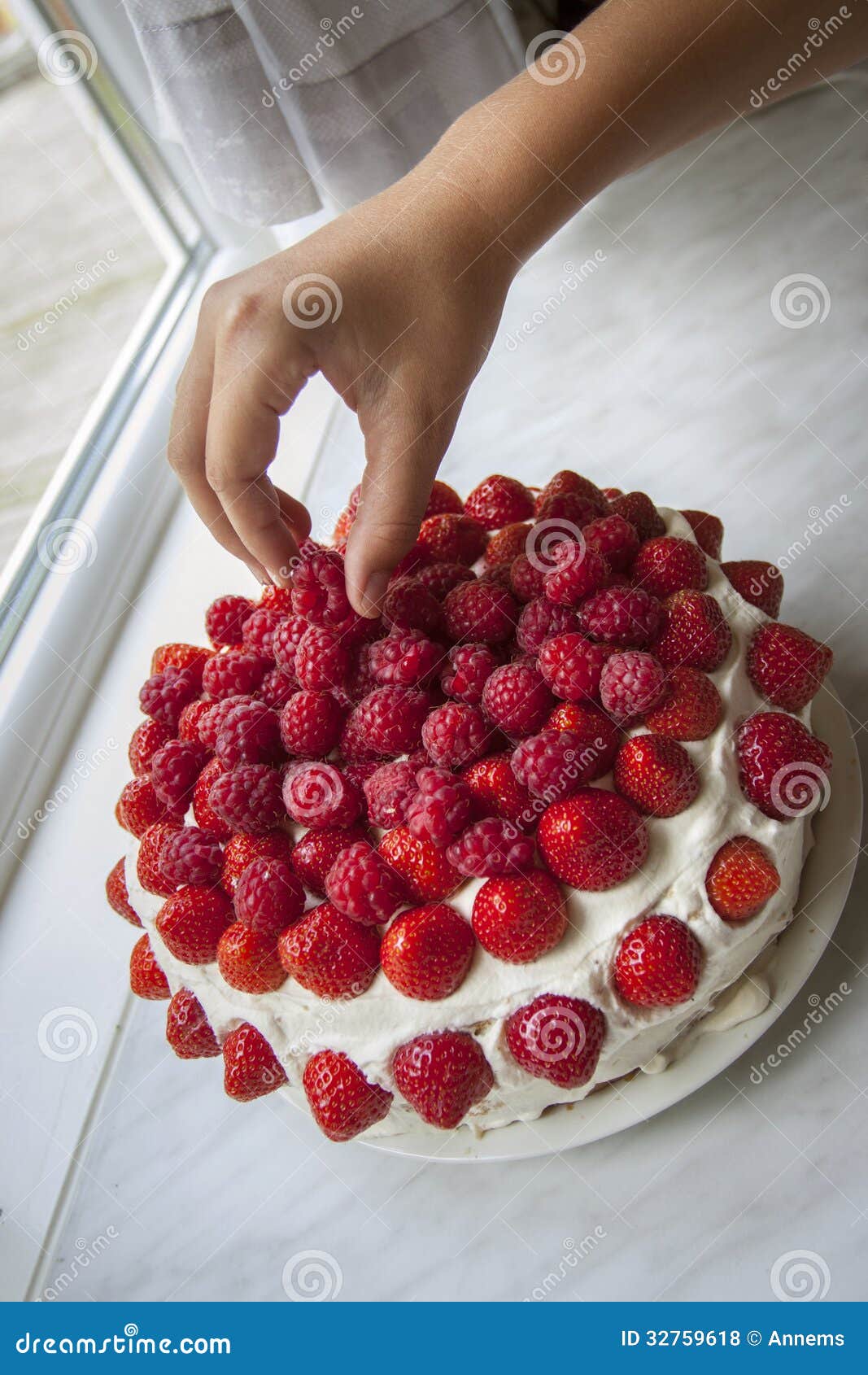 Strawberry and Raspberry Cake Stock Photo - Image of cream, raspberry ...