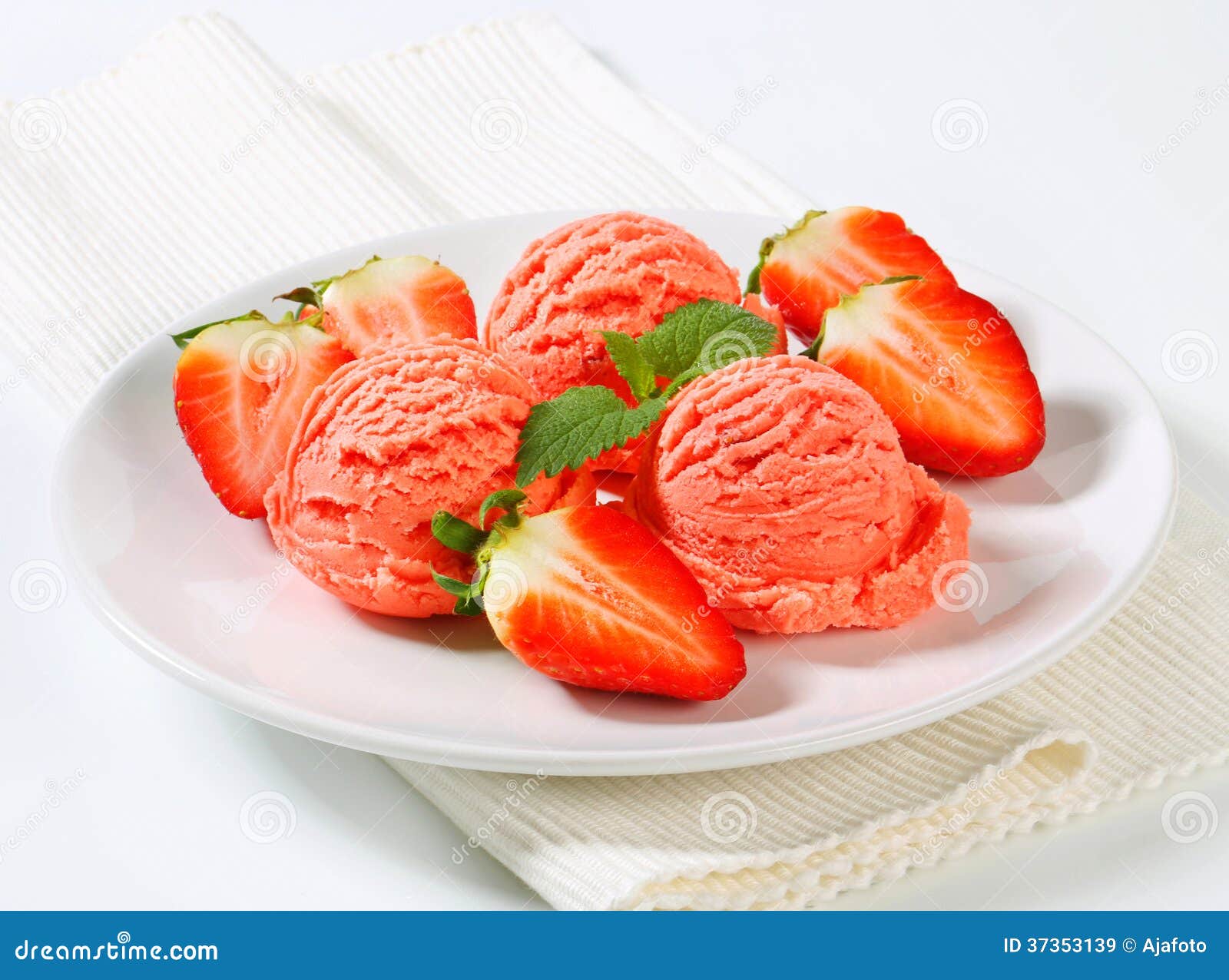 Strawberry sherbet stock image. Image of frozen, shot - 37353139