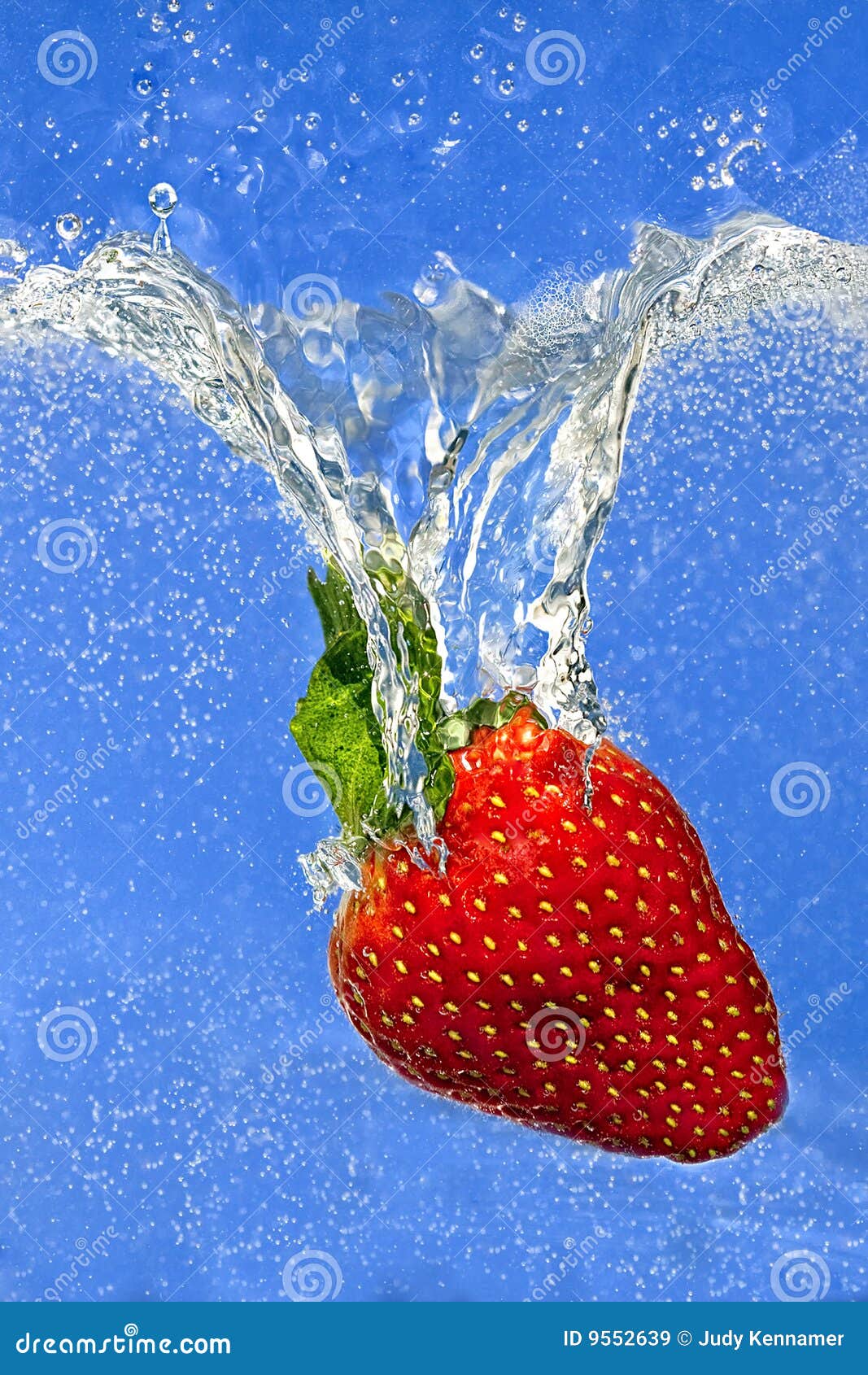 Strawberry Splashing into Liquid Stock Image - Image of fruit, leaves ...