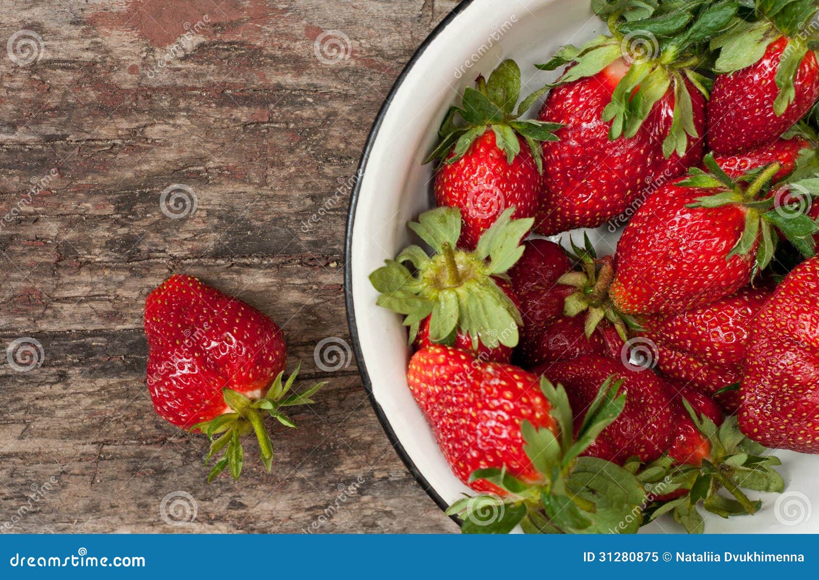 Strawberry on table stock image. Image of bordo, plate - 31280875
