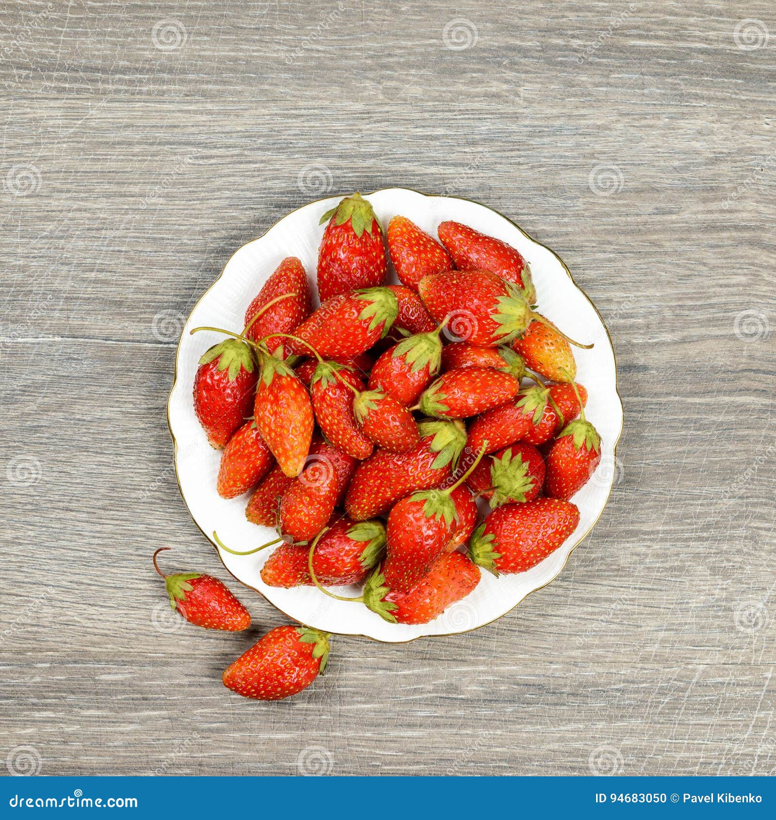 Strawberry in a tray stock photo. Image of farm, fruit - 94683050