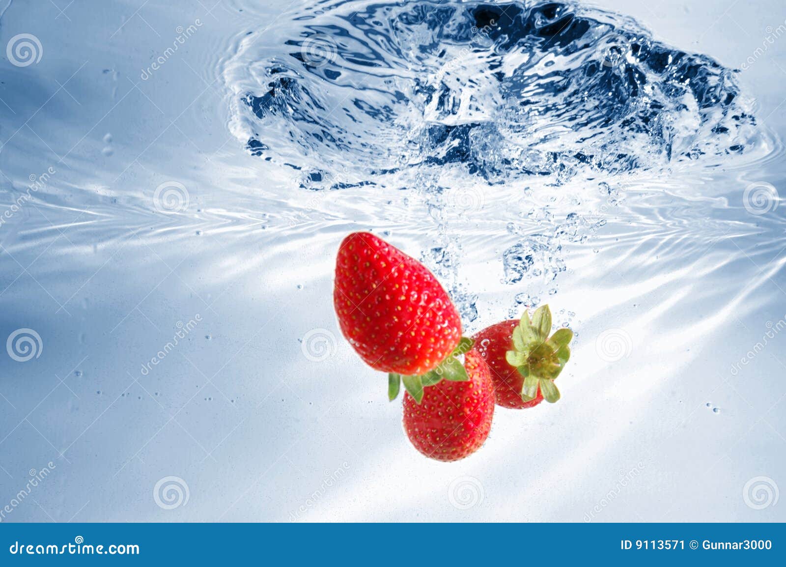 Strawberry in water stock image. Image of bubbles, concept - 9113571