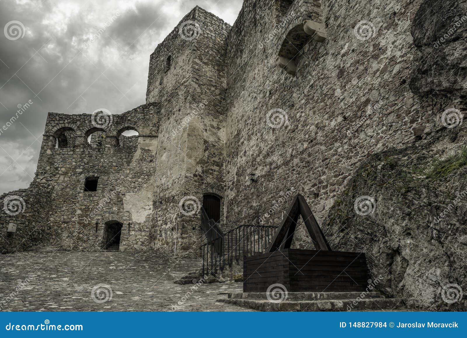 Strecno castle, Slovakia editorial stock image. Image of attraction ...