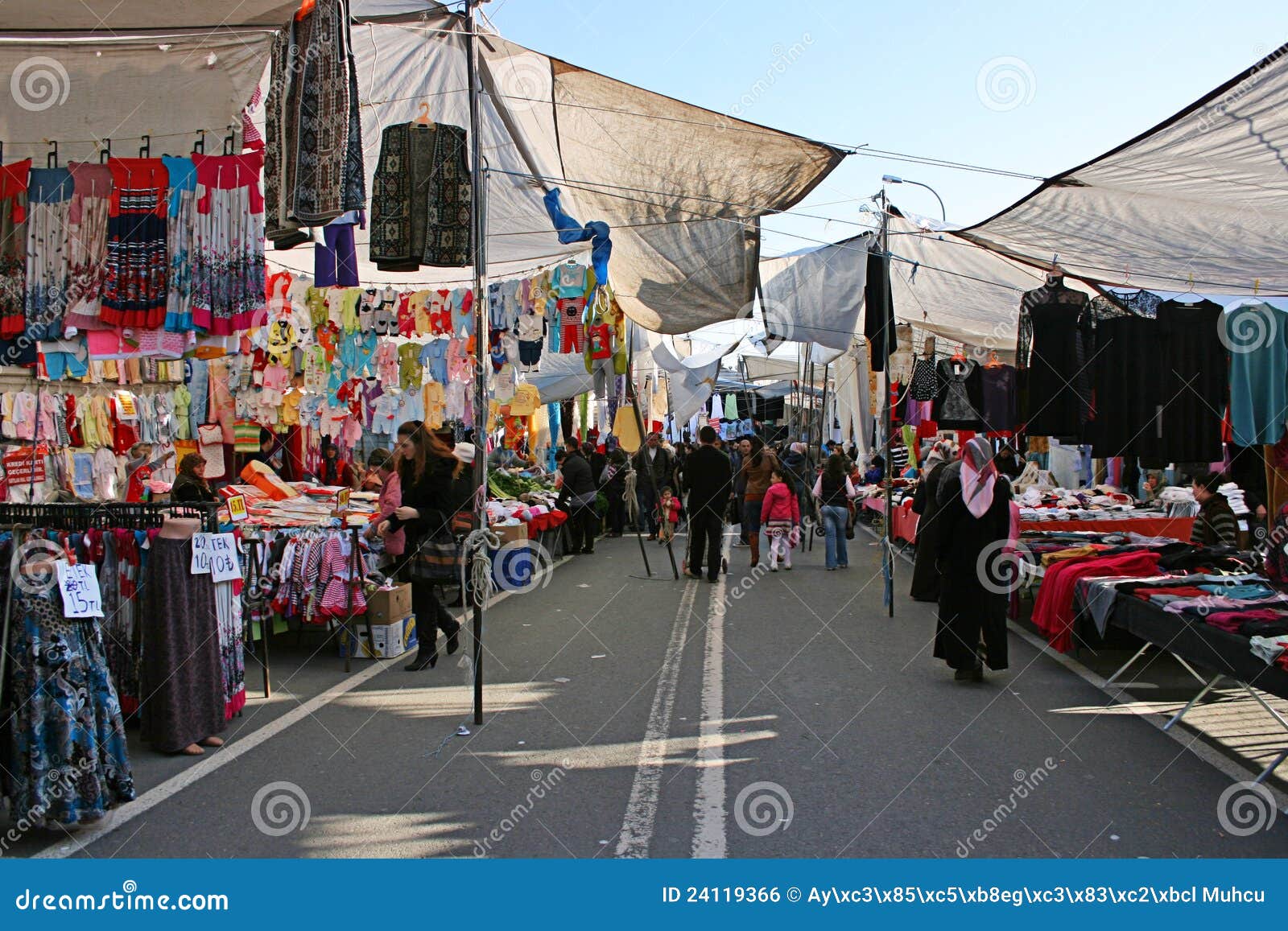 Street Bazaar in Istanbul editorial photo. Image of istanbul - 24119366