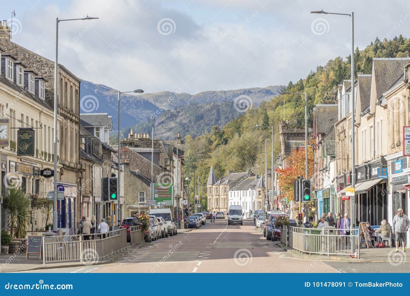 Street in Callander editorial photo. Image of pedestrians - 101478091