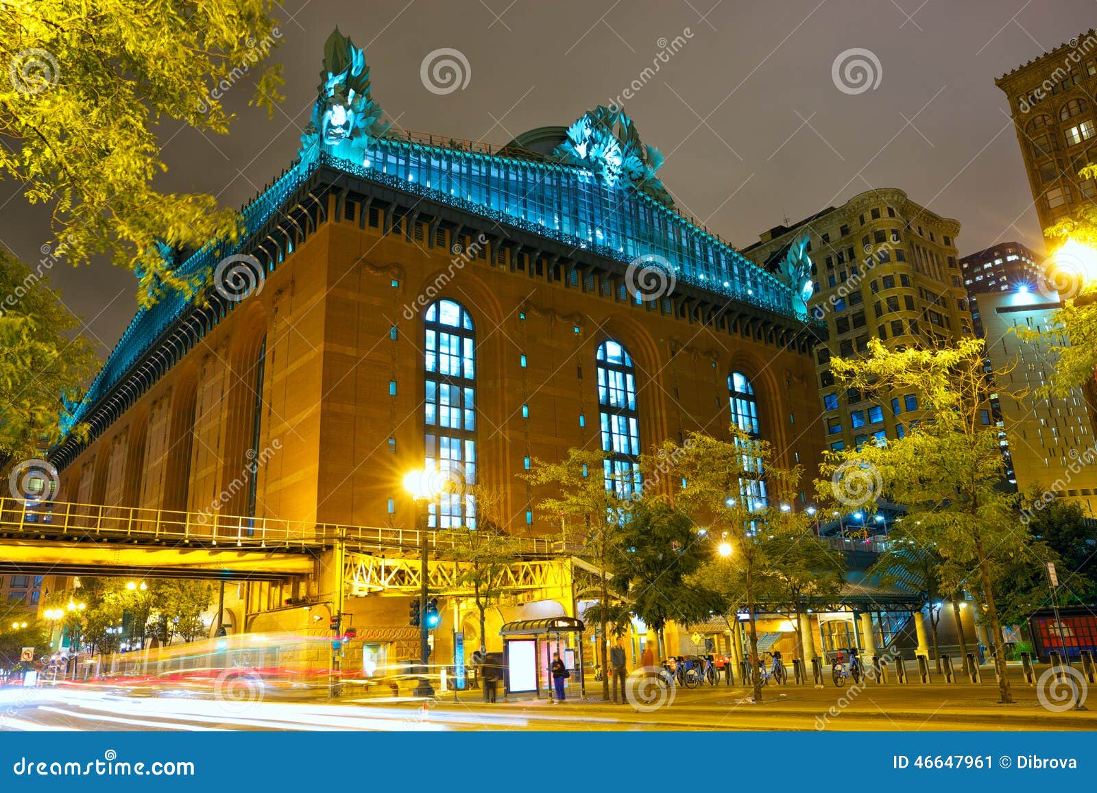 Street of Chicago at night stock image. Image of building - 46647961