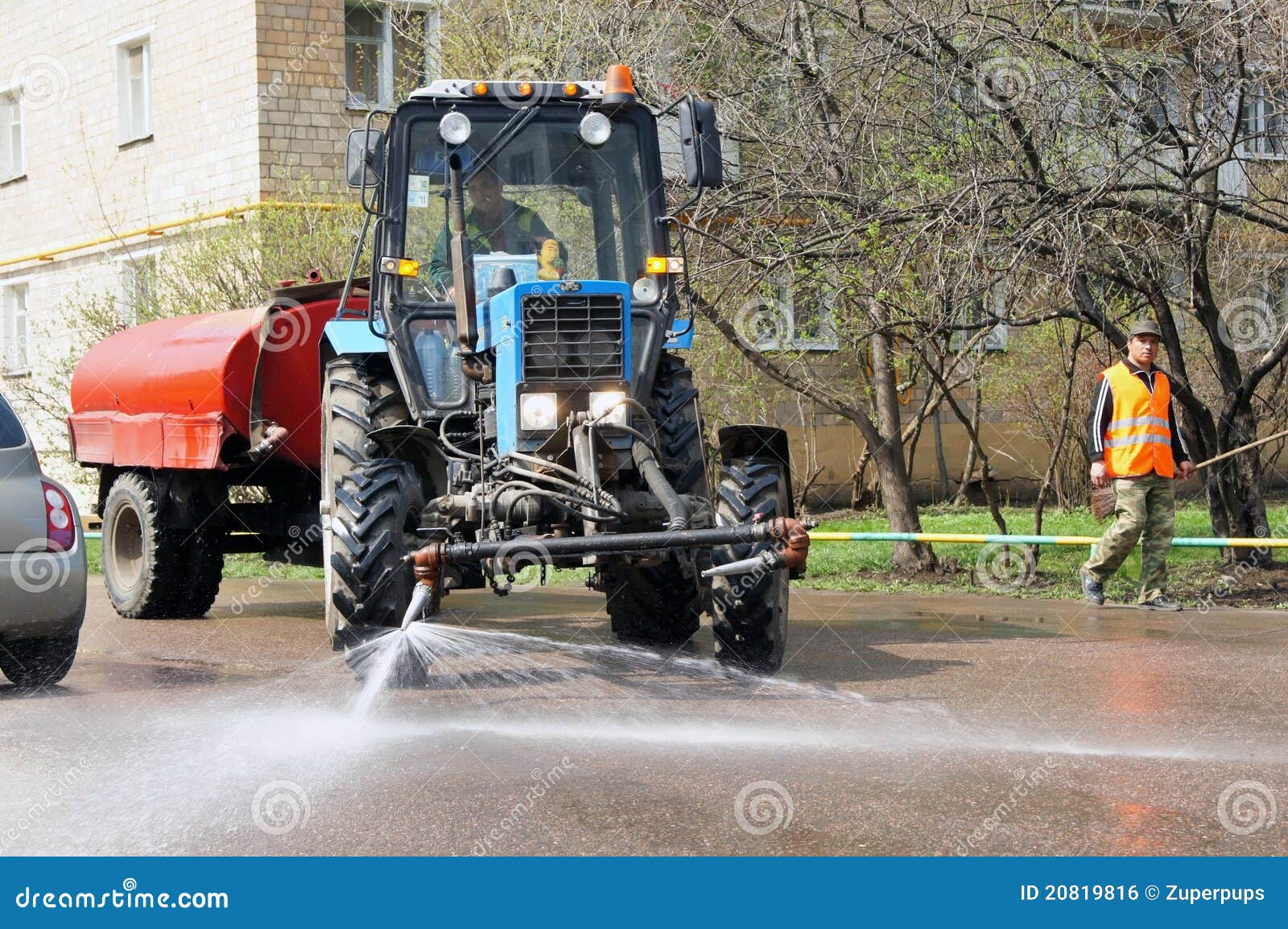 Street cleaning machine editorial photo. Image of house - 20819816
