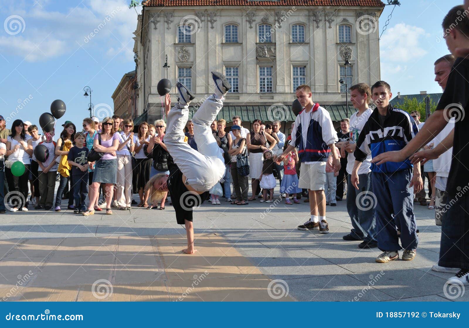 Street dancer editorial photography. Image of crowd, bboy - 18857192