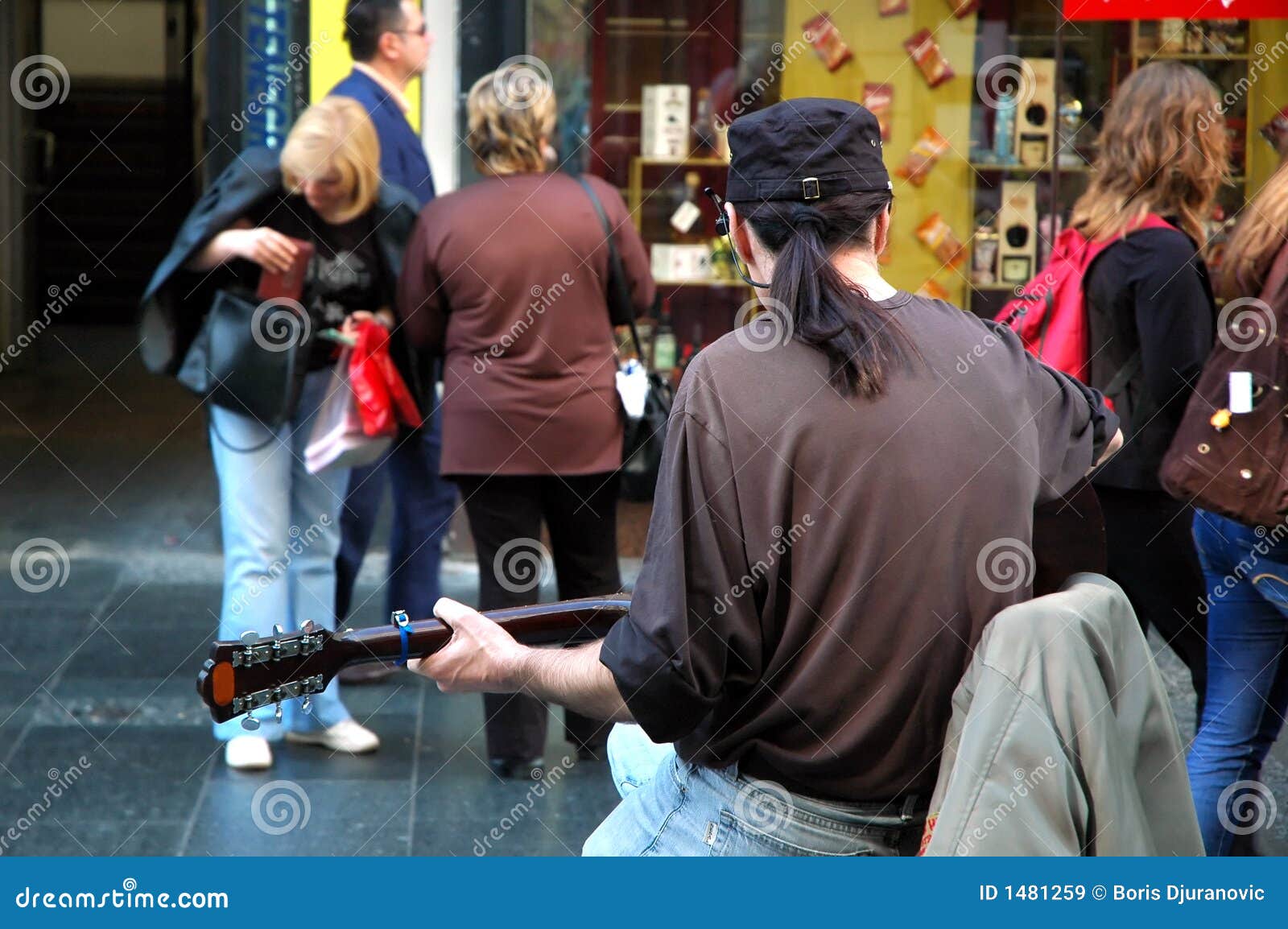 Street guitar performer editorial stock image. Image of escalators ...