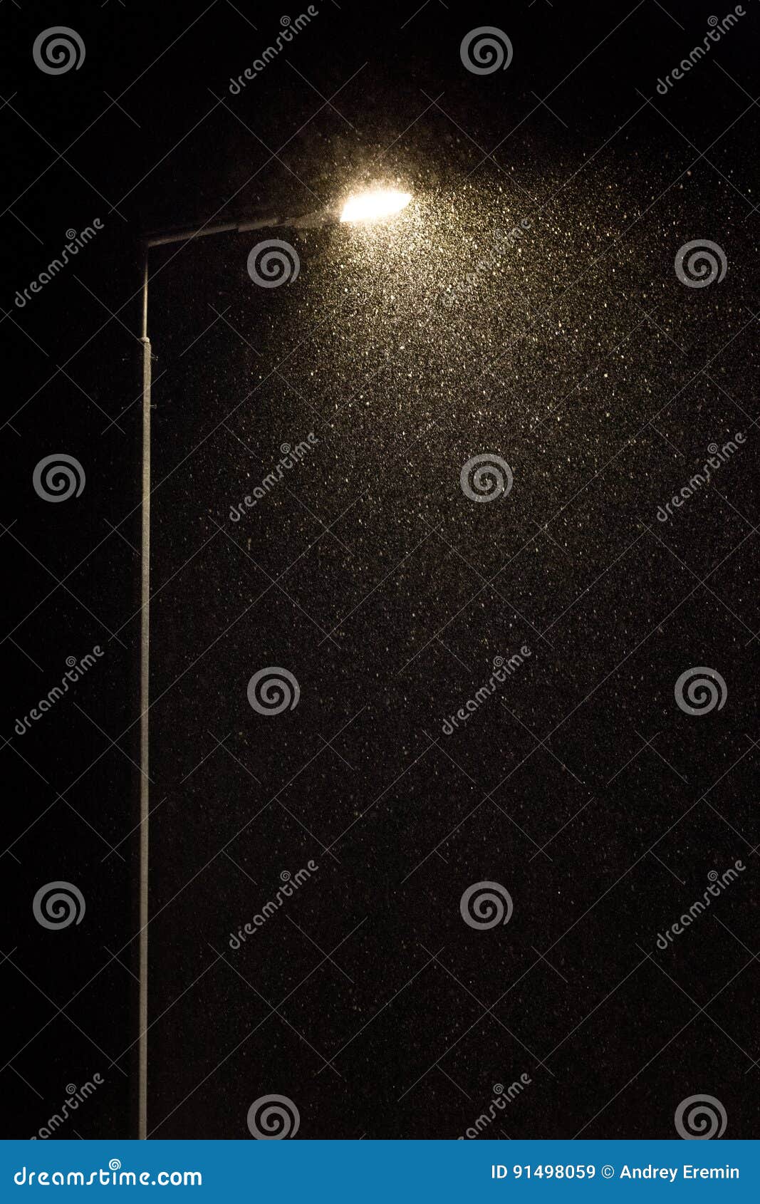 Street Lamp and Falling Snow Stock Image - Image of light, christmas ...