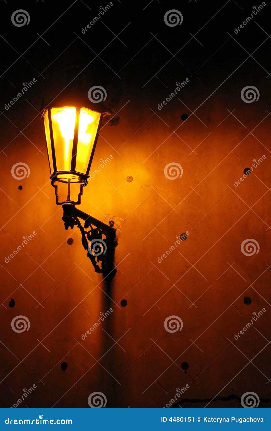 Street lamp at night stock image. Image of lighting, shadow - 4480151