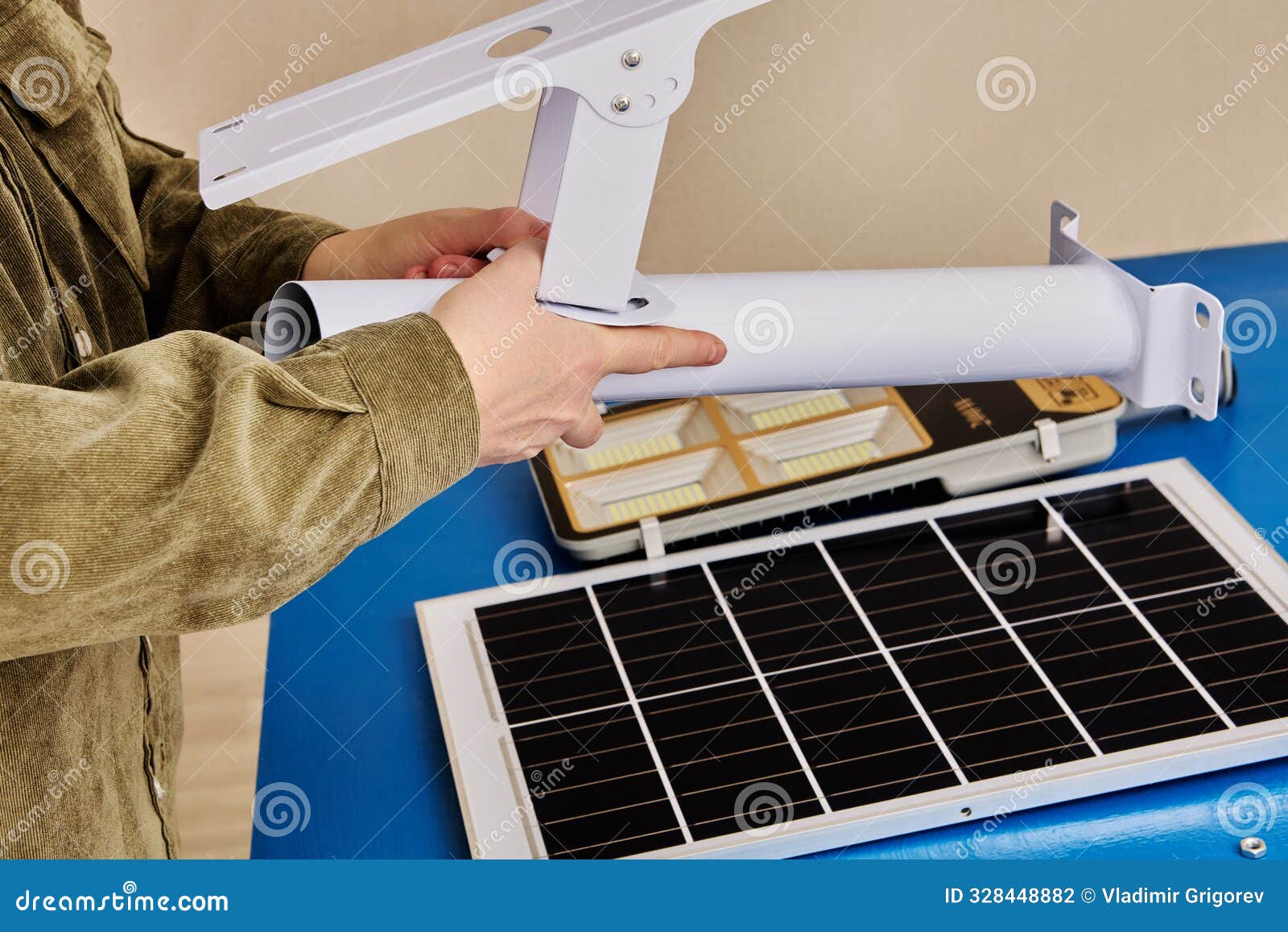 Street Lighting Kit is Mounted on Mounting Bracket, Solar Panel and LED ...