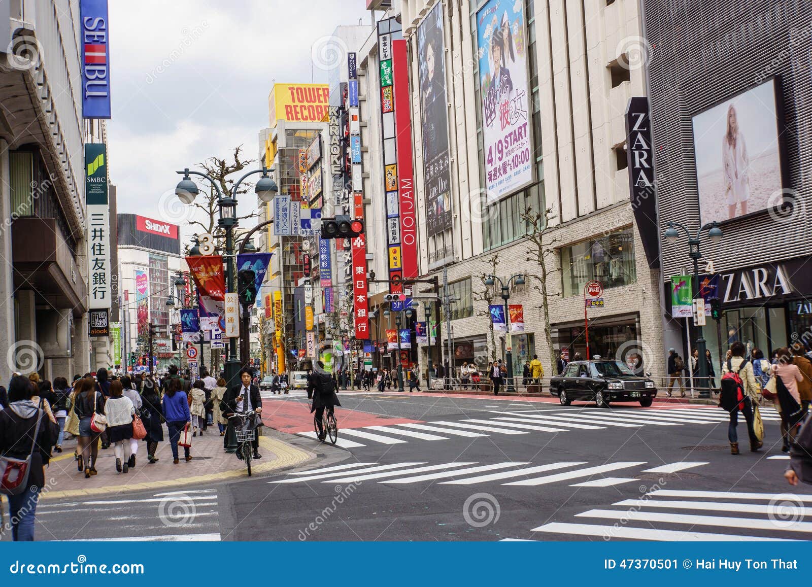 Street movement editorial photo. Image of bridge, cars - 47370501