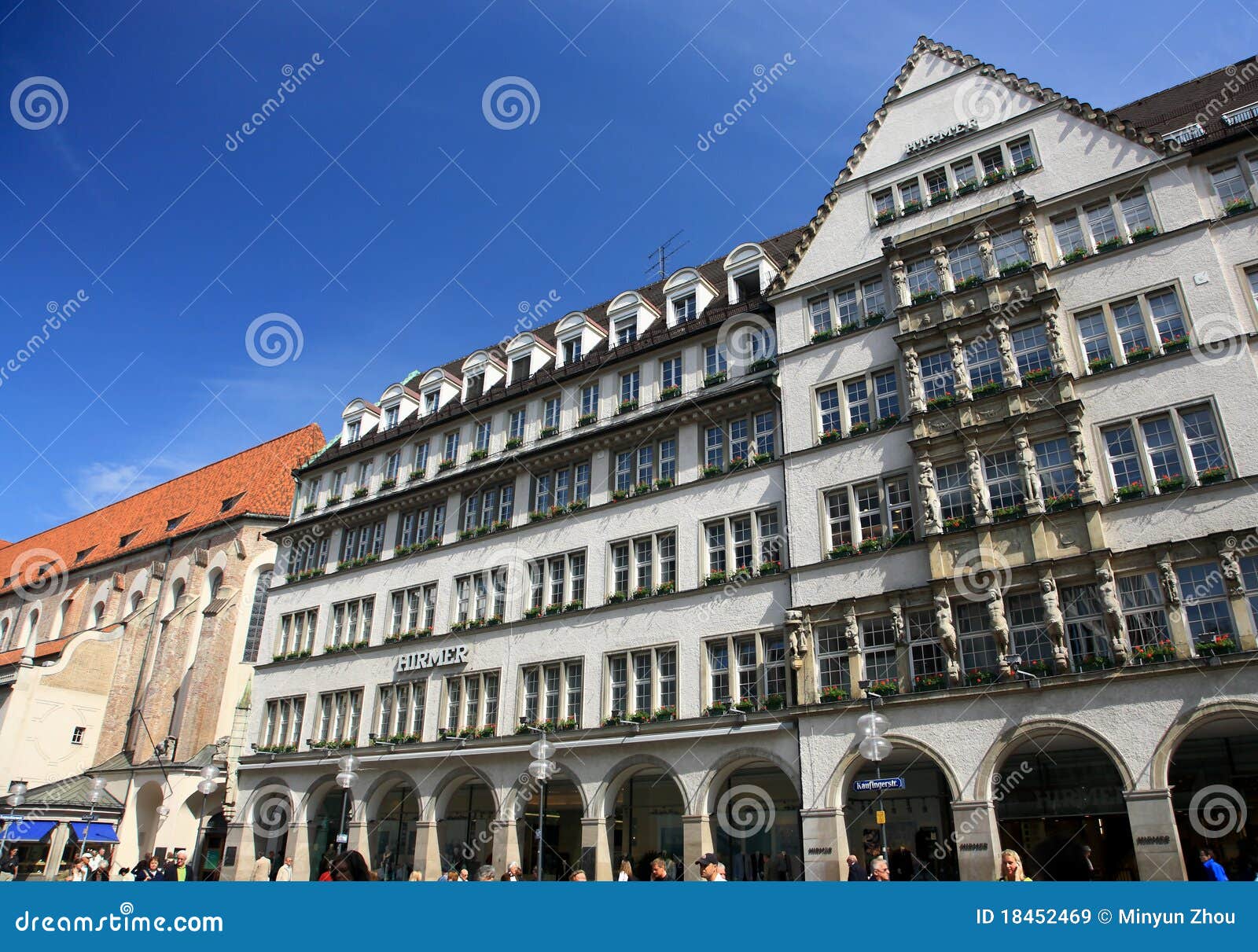 Street in Munich editorial stock image. Image of city - 18452469