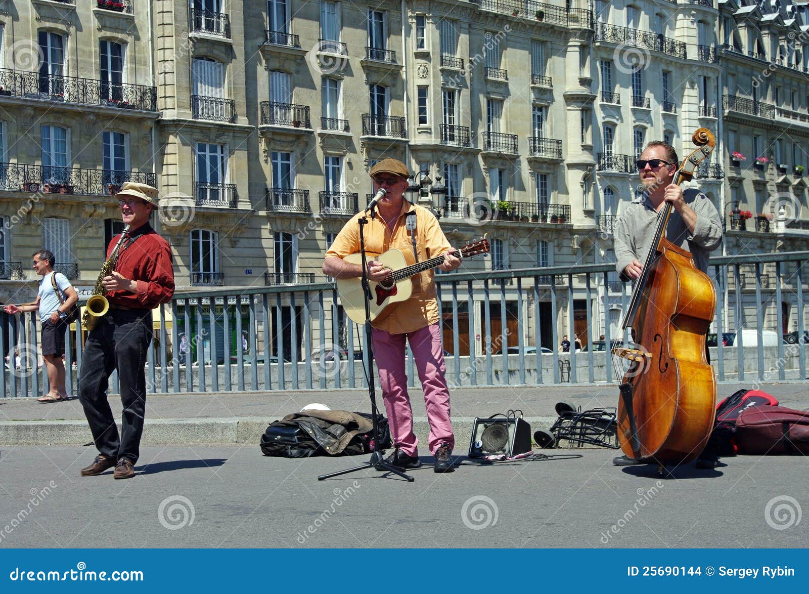 Street musicians. editorial stock image. Image of easy - 25690144