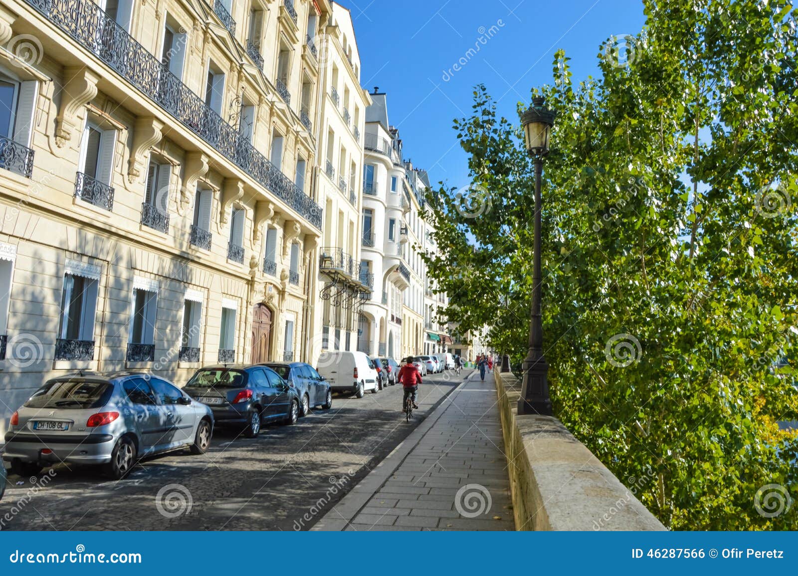 Street of Paris with Buildings Summertime Editorial Photo - Image of ...